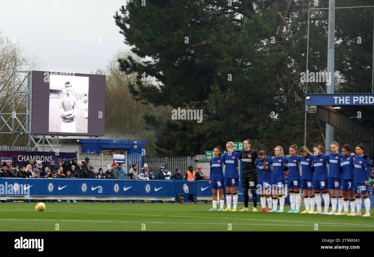 Chelsea players stand for a minutes silence for former Chelsea player ...