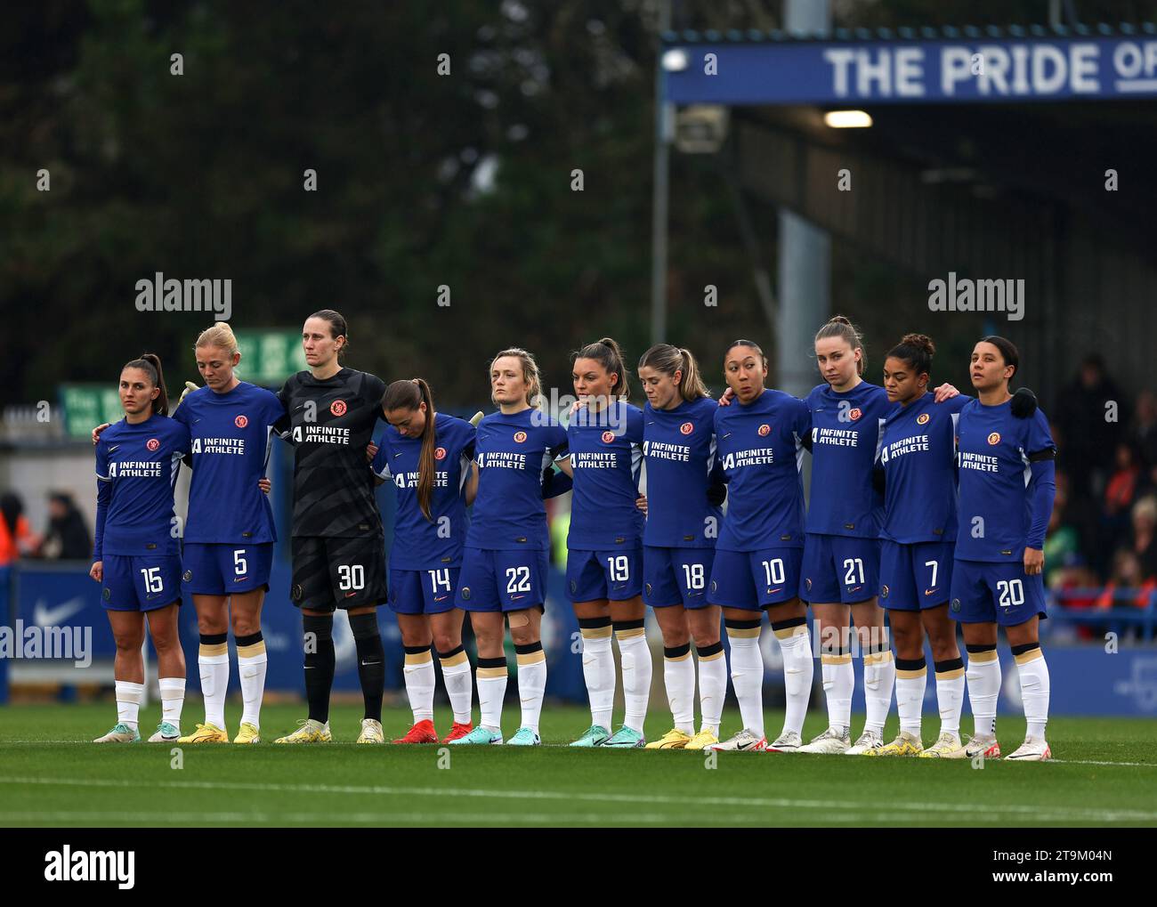 Chelsea players stand for a minutes silence for former Chelsea player ...