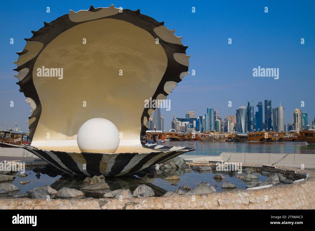 Qatar, Doha, Pearl Monument, skyline Stock Photo - Alamy