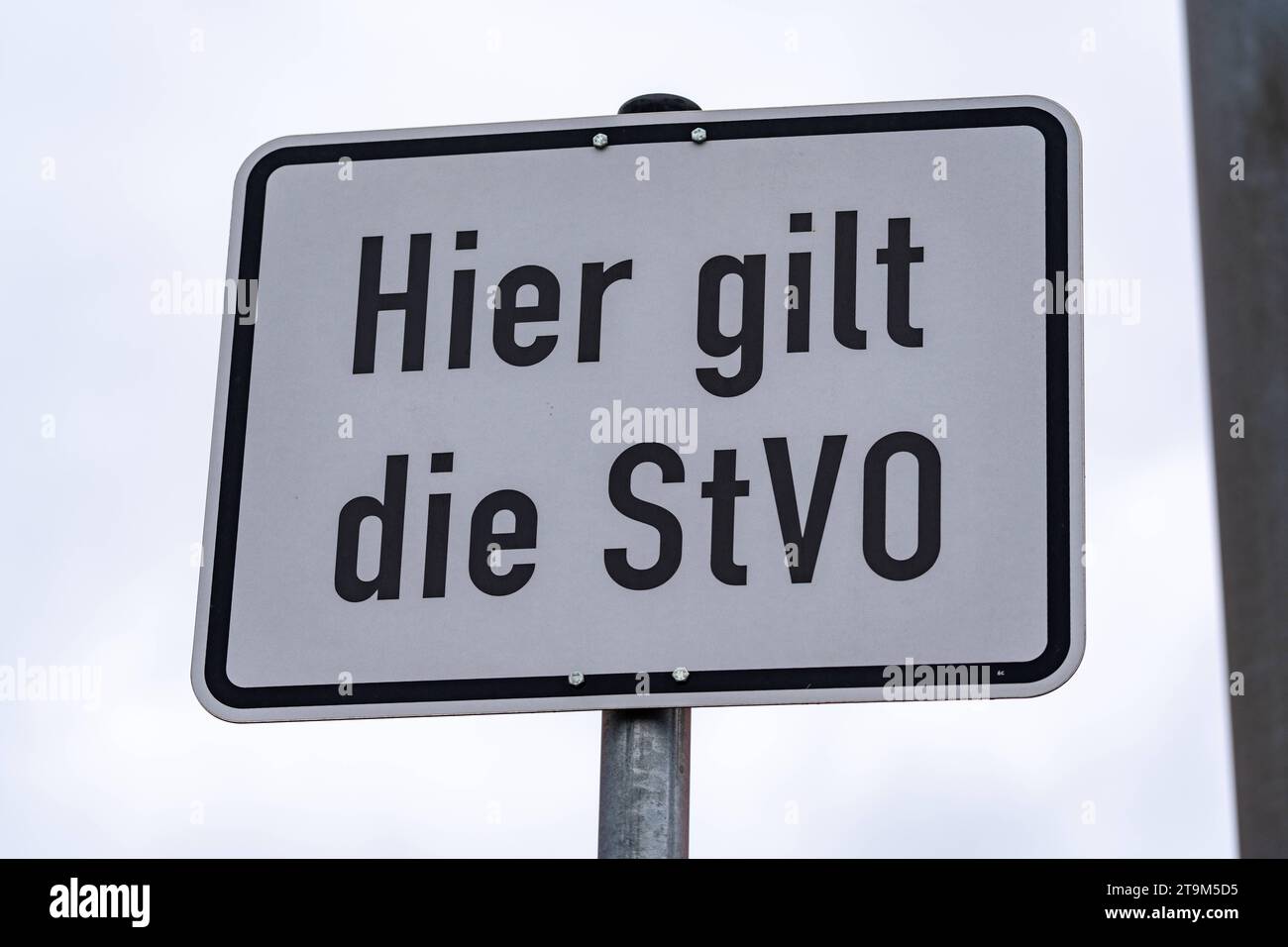 Hier gilt die stvo hi-res stock photography and images - Alamy