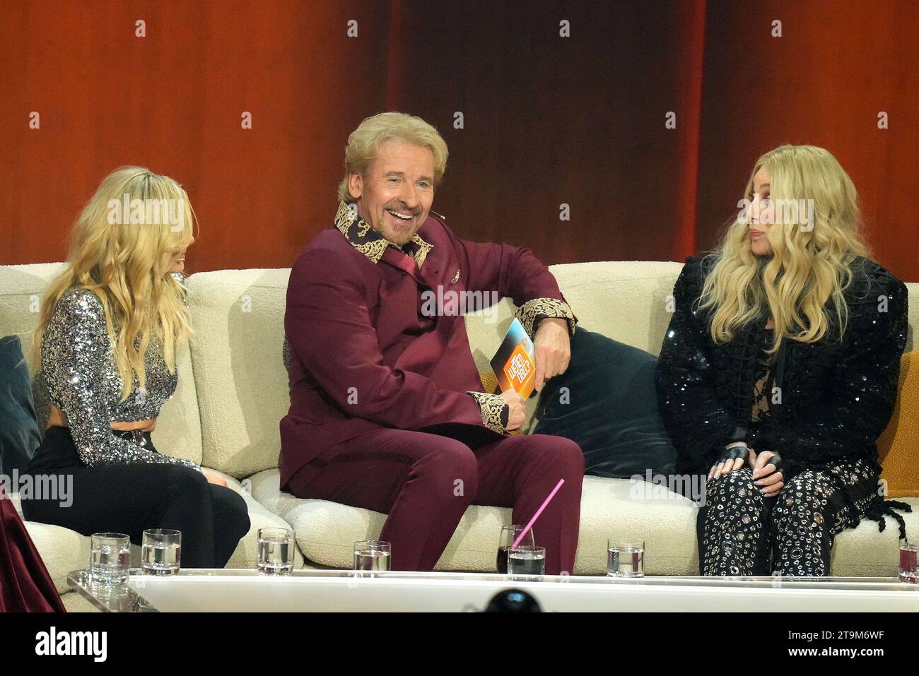Helene Fischer, Thomas Gottschalk und Cher bei "Wetten dass?" (ZDF) am 25.11.2023 in Offenburg ...