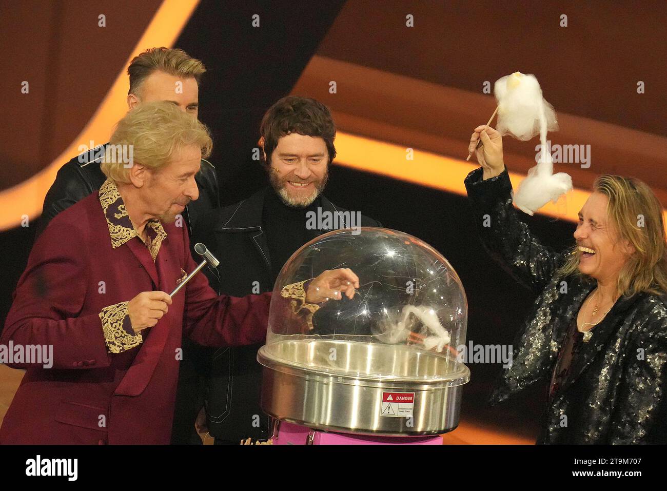 Thomas Gottschalk mit Gary Barlow, Howard Donald und Mark Owen von der ...