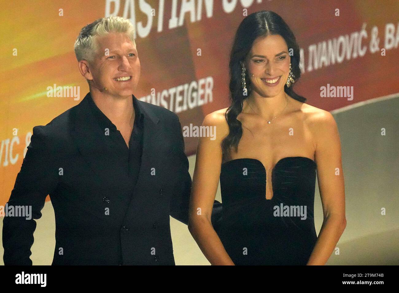 Bastian Schweinsteiger und seine Ehefrau Ana Ivanovic bei "Wetten dass?" (ZDF) am 25.11.2023 in ...