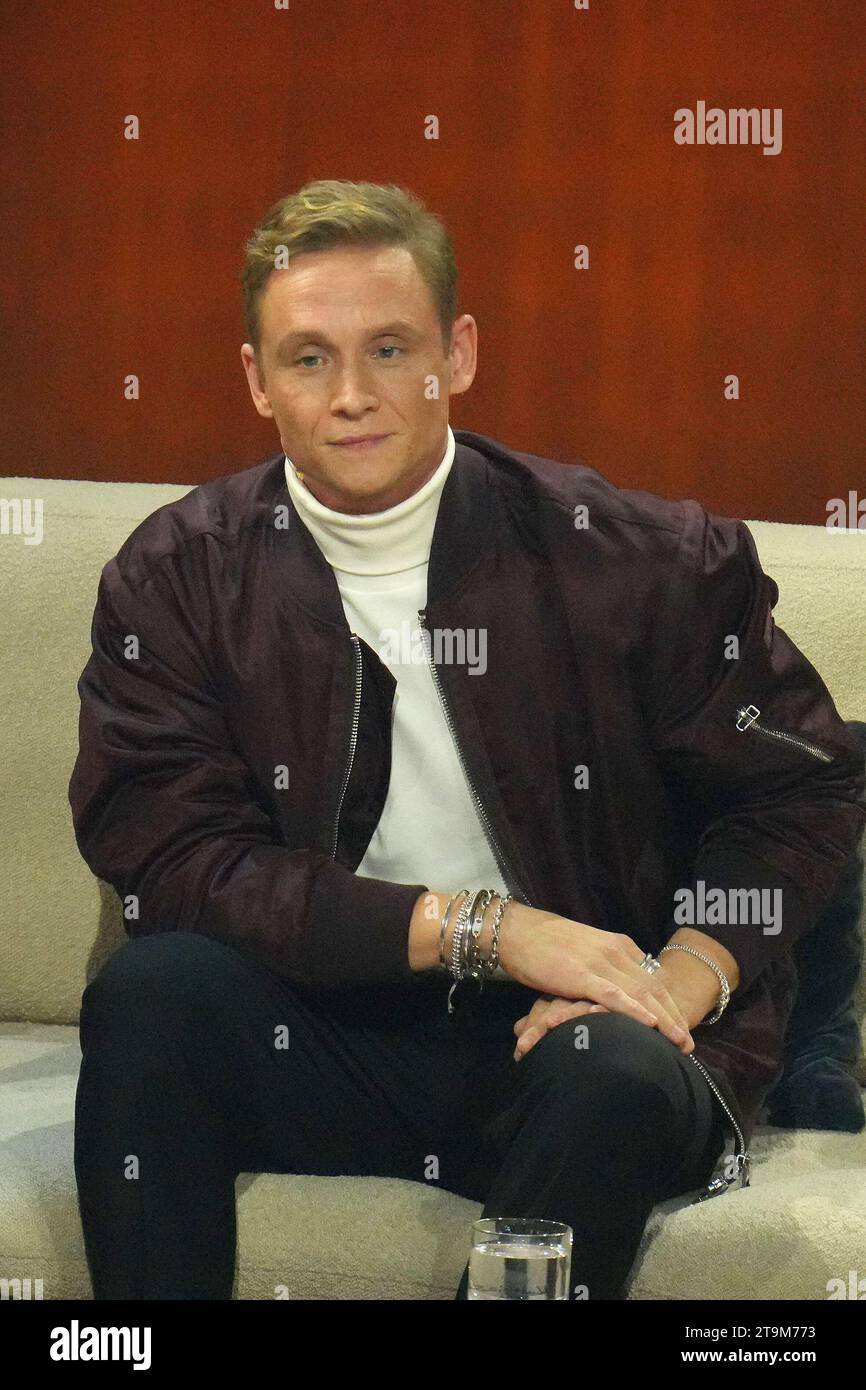 Matthias Schweighoefer bei "Wetten dass?" (ZDF) am 25.11.2023 in ...