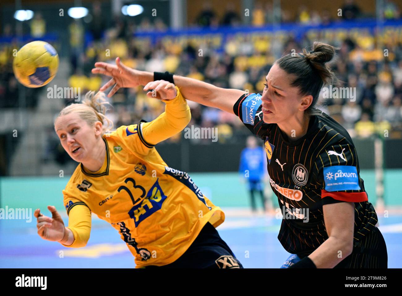 Ystad, Sweden. 26th Nov, 2023. Sweden's Emma Lindqvist and Germany's ...
