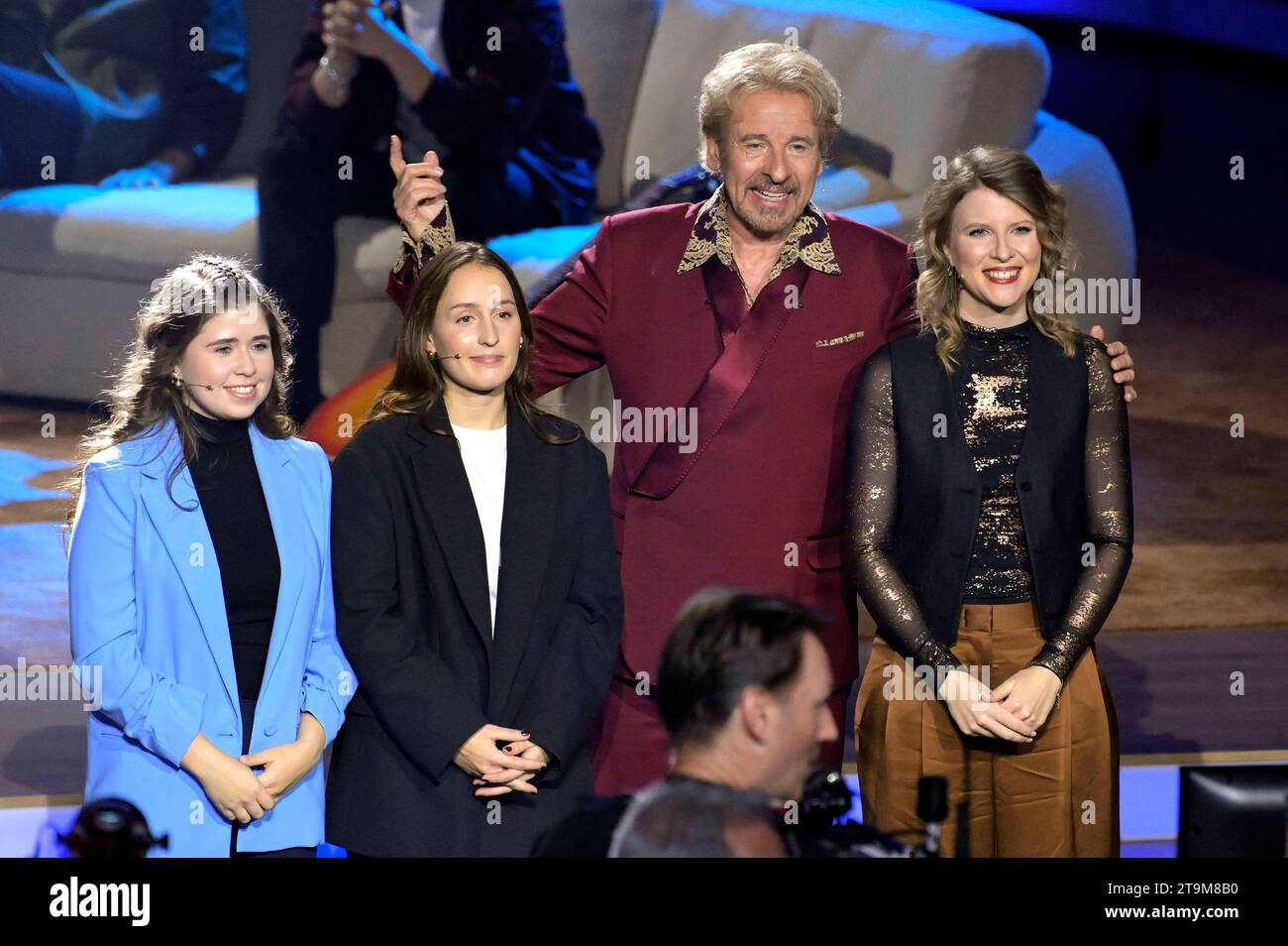 Thomas Gottschalk mit den Wettkandidatinnen Antonia Fleig, Michelle ...