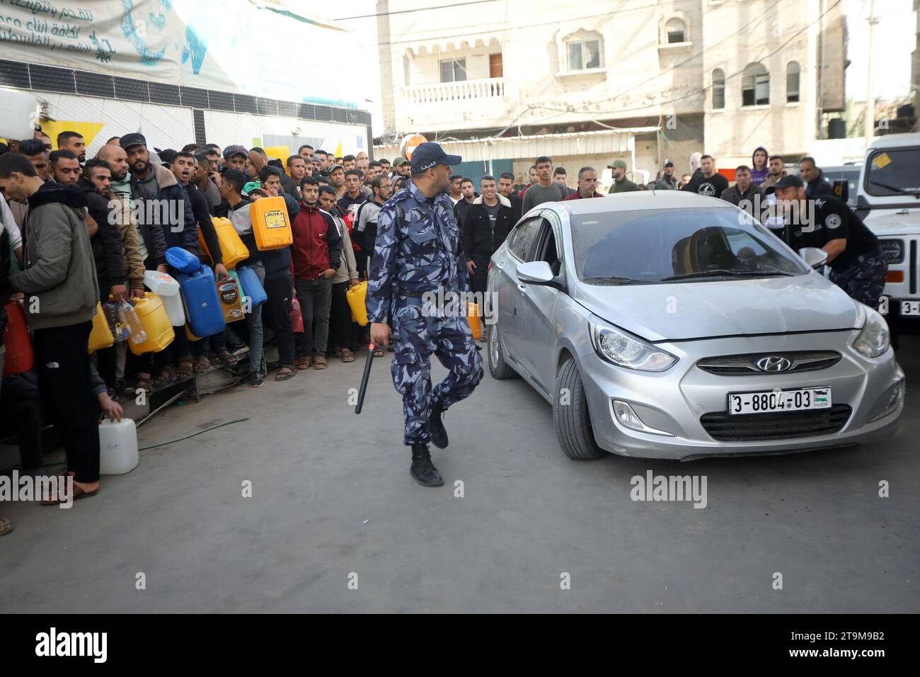 Jerry cans hi-res stock photography and images - Alamy