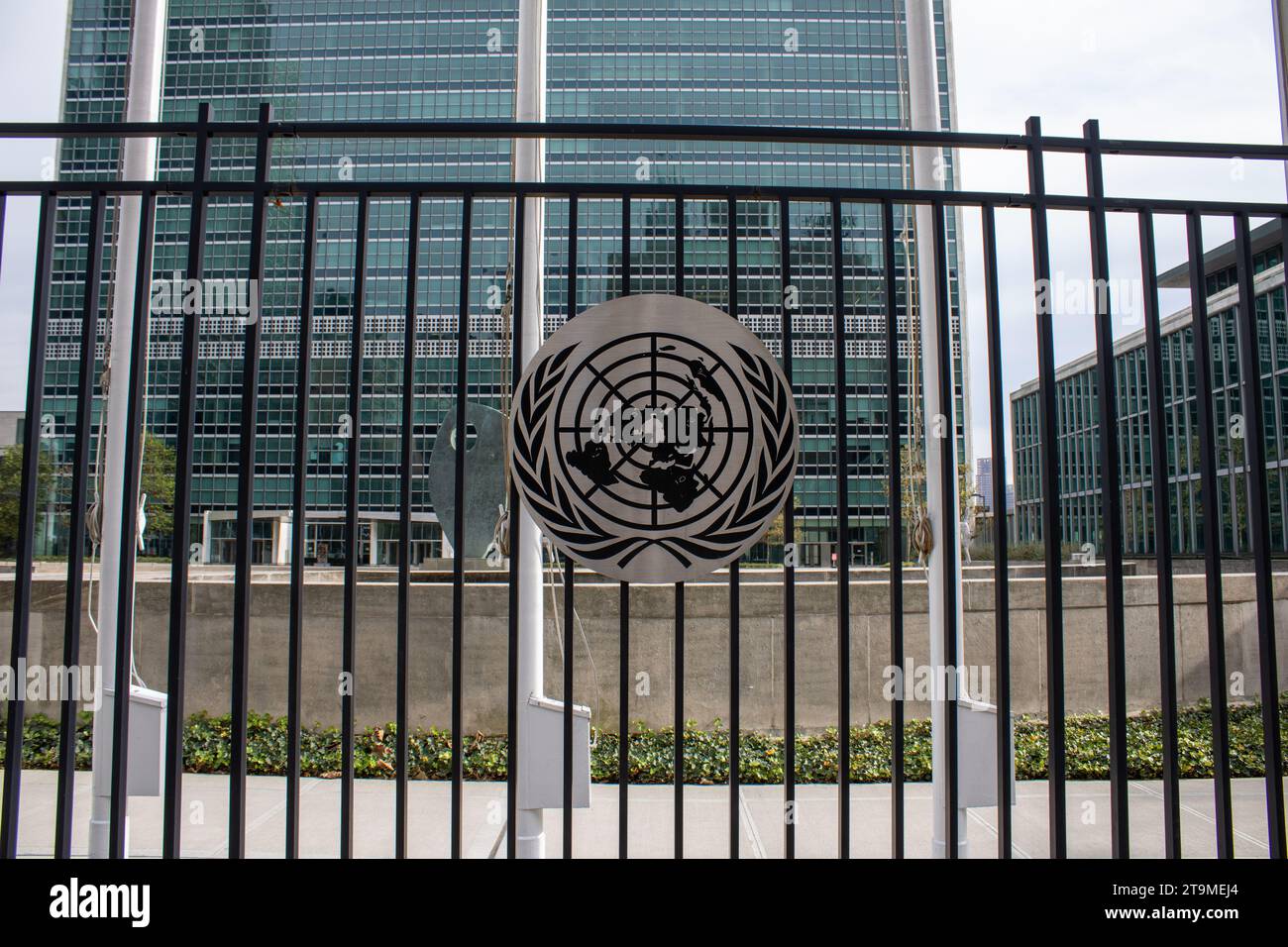 united nations gate symbol Stock Photo - Alamy