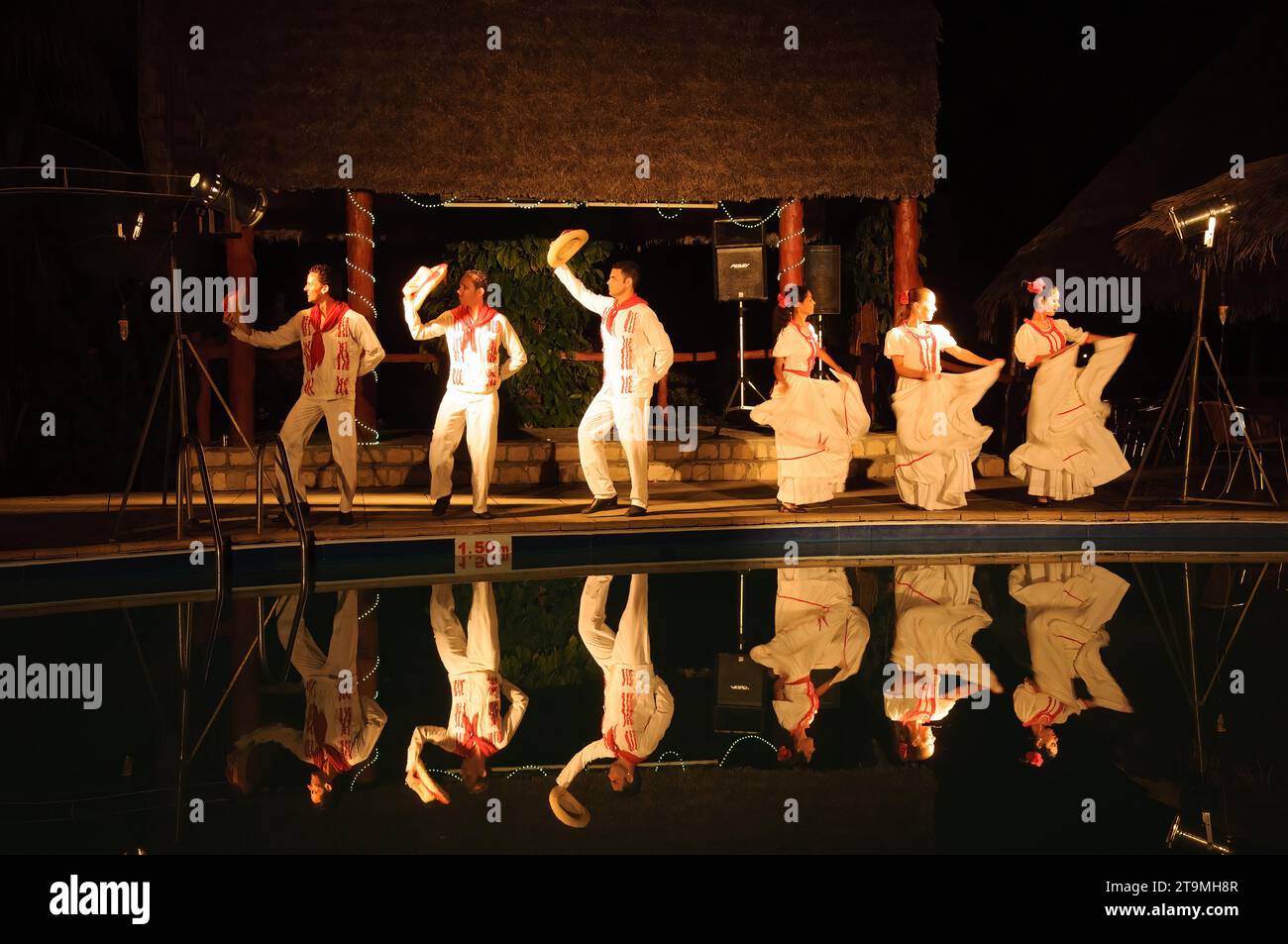 Cuban traditional entertainment show in Villa La Granjita Hotel in ...