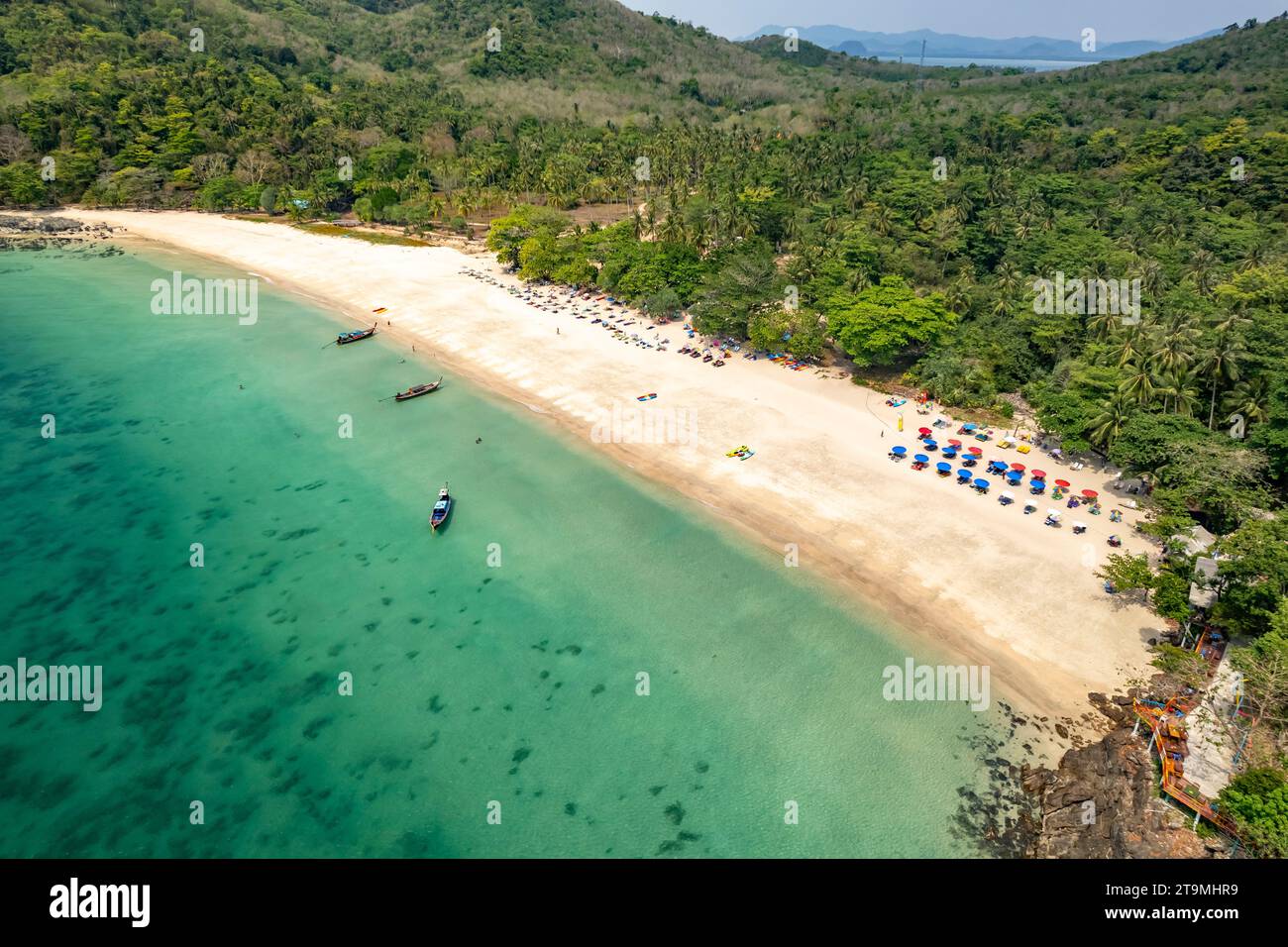 Farang oder Charlie Beach aus der Luft gesehen, Insel Koh Mook ...