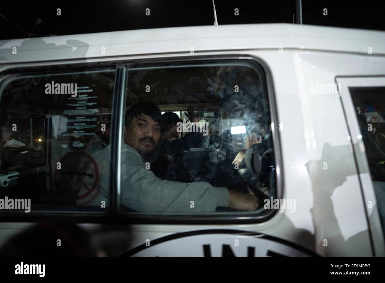 A Red Cross convoy carrying Israeli and foreign hostages heads to Egypt ...