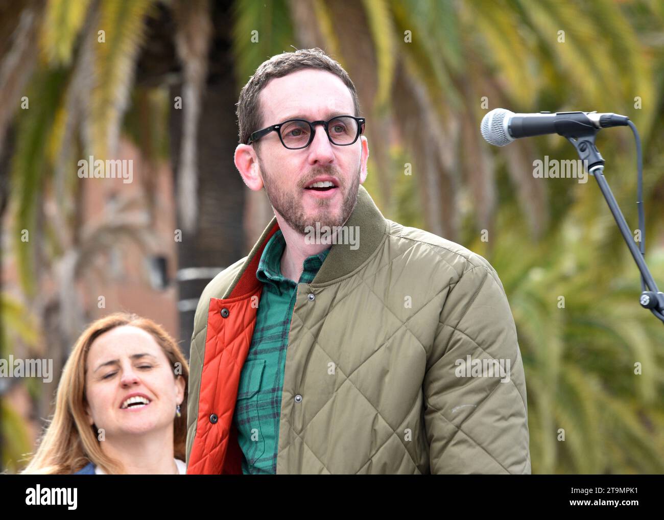 Walking with ukraine flag hi-res stock photography and images - Alamy