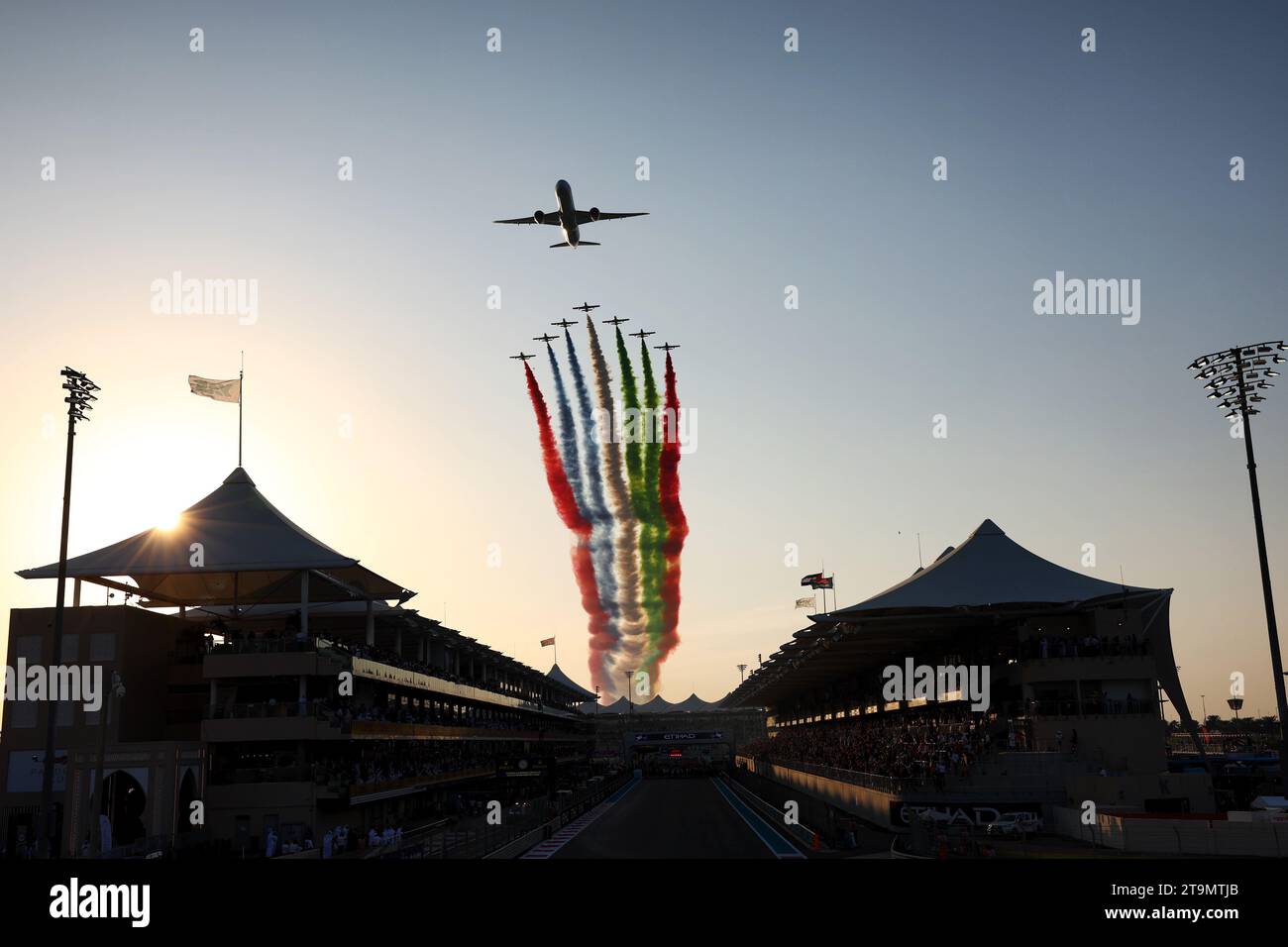 Abu Dhabi, Abu Dhabi. 26th Nov, 2023. Grid atmosphere - air display ...