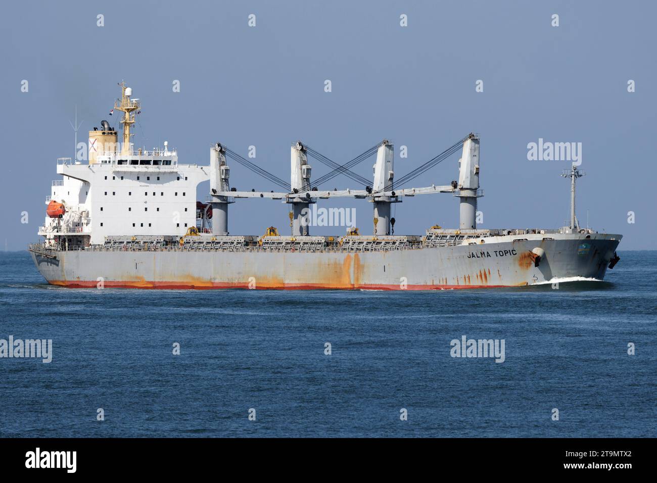 The bulk carrier Jalma Topic arrives at the port of Rotterdam on ...