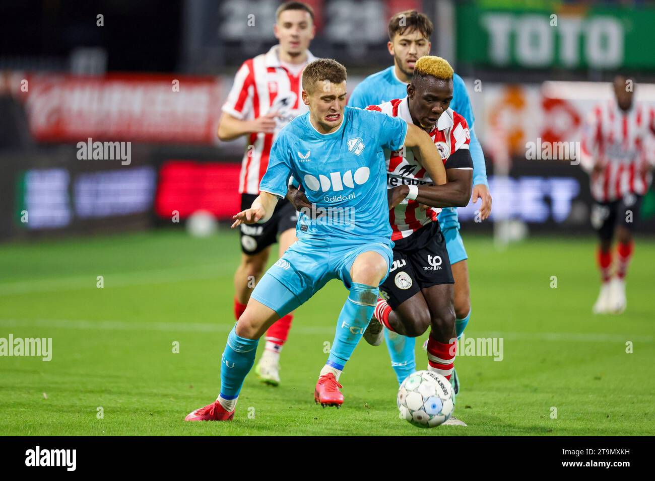 ROTTERDAM, NETHERLANDS - NOVEMBER 26: Oscar Fraulo (FC Utrecht) and ...