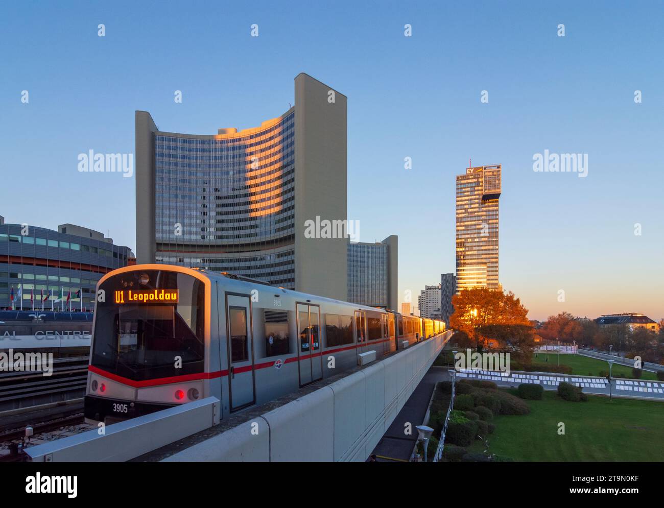 Vienna: train of subway line U1 at station Kaisermühlen – Vienna ...
