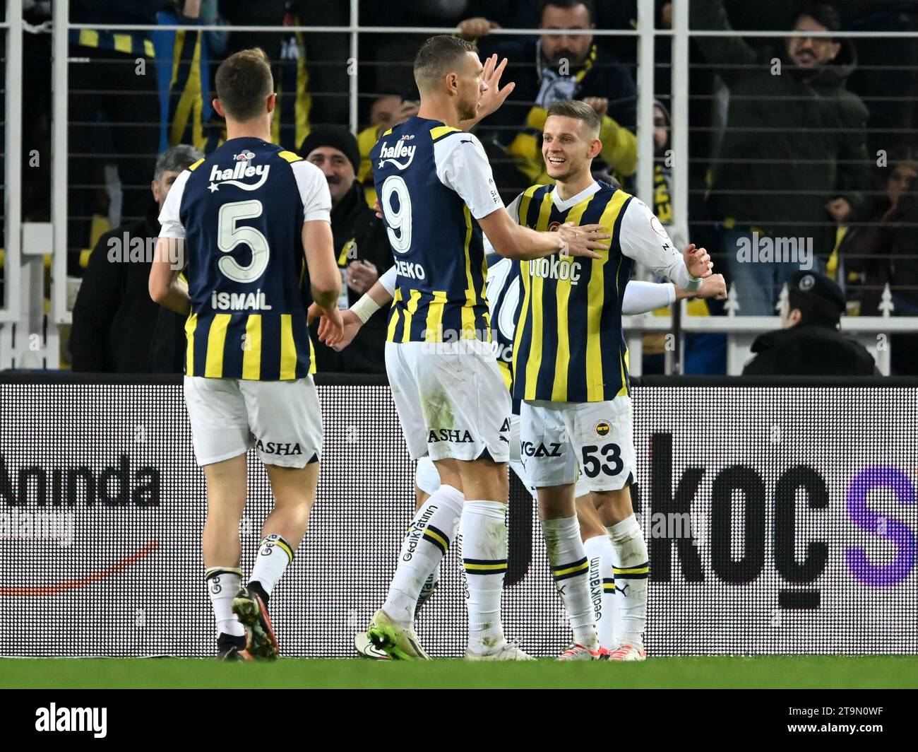ISTANBUL - Fenerbahce celebrates the goal of Susan Tadic of Fenerbahce ...