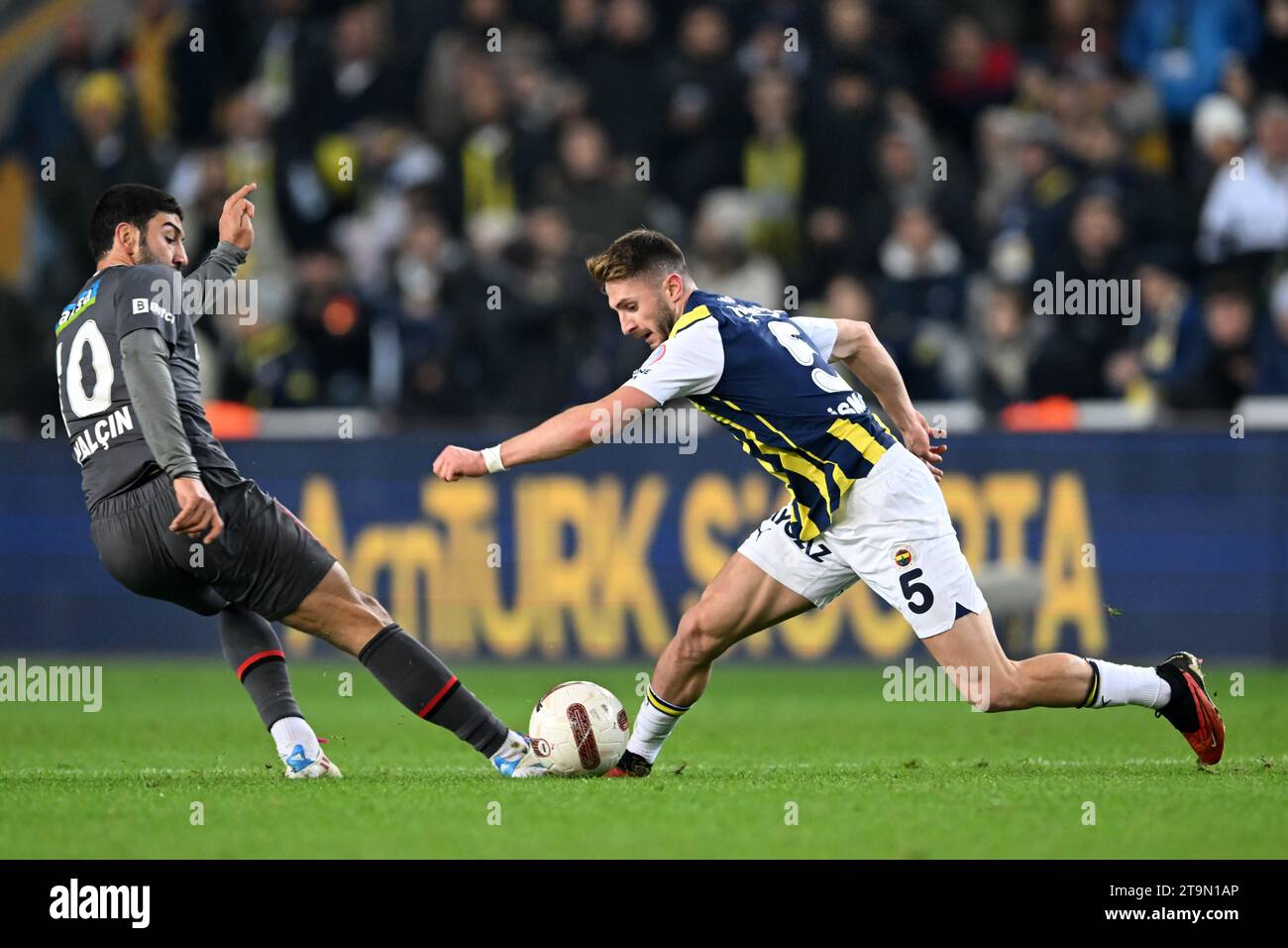ISTANBUL - (l-r) Guven Yalcin of Vavacars Fatih Karagumruk, Ismail ...