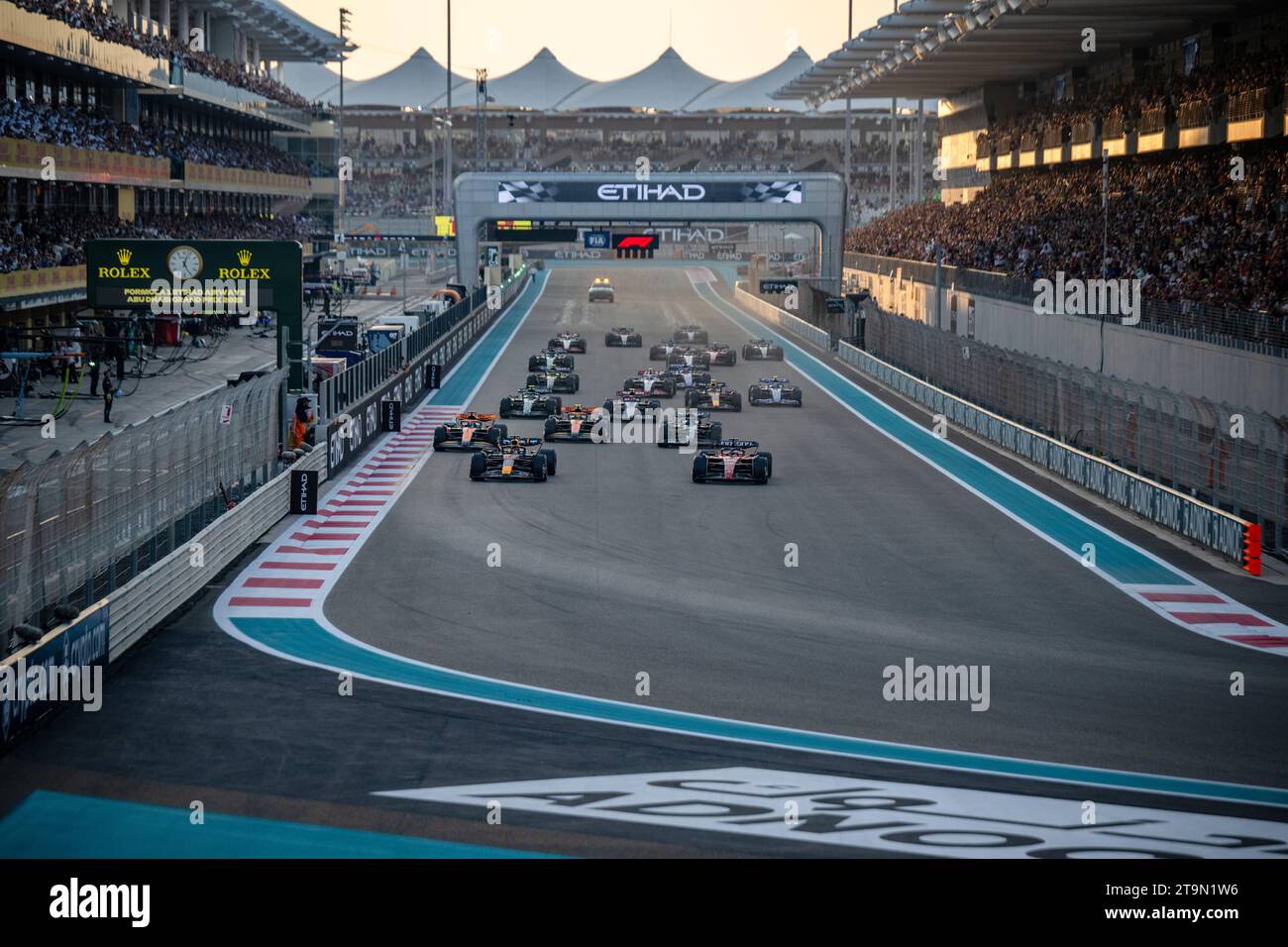 ABU DHABI,UAE. 26TH NOV 2023. RACE START. AHMAD ALSHEHAB/Alamy Live ...