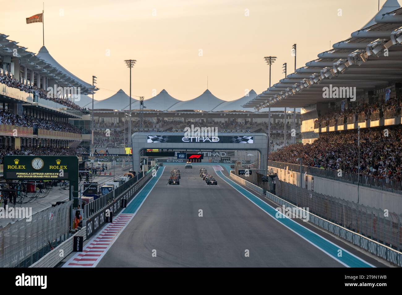 ABU DHABI,UAE. 26TH NOV 2023. RACE START. AHMAD ALSHEHAB/Alamy Live ...