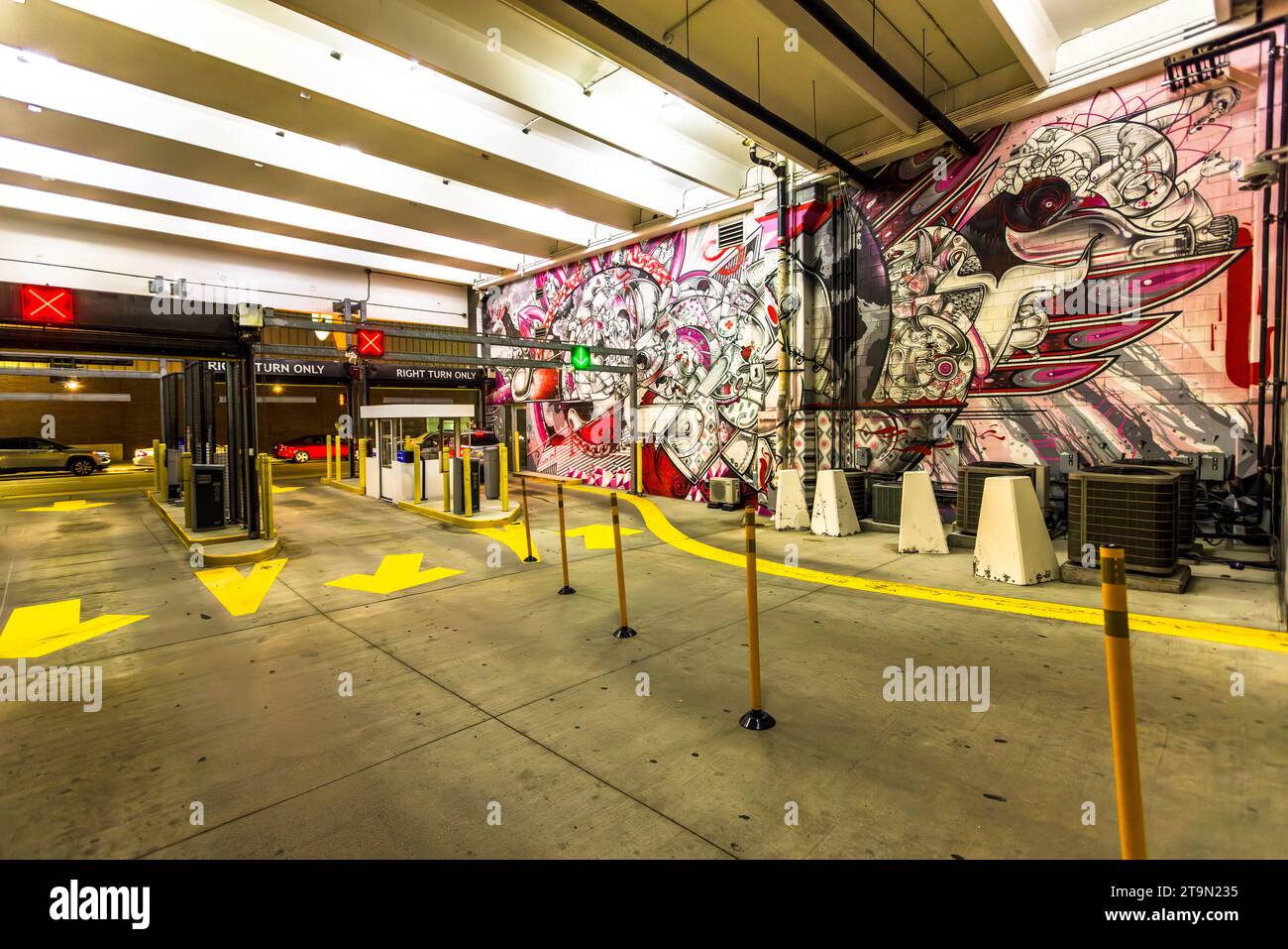 Driveway to The Z parking garage in Library Street, downtown Chicago ...