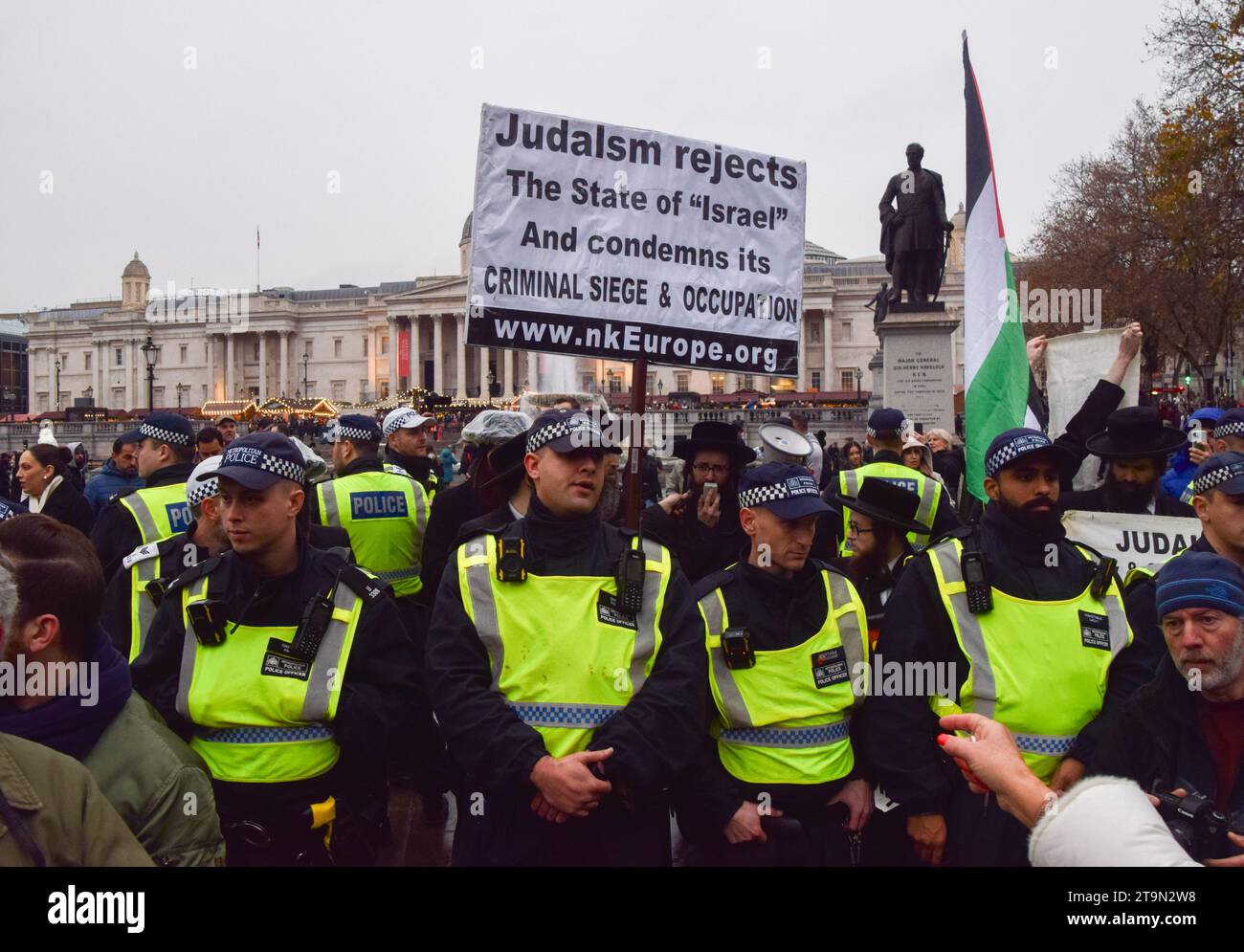 London, England, UK. 26th Nov, 2023. Police officers intervene as anti ...