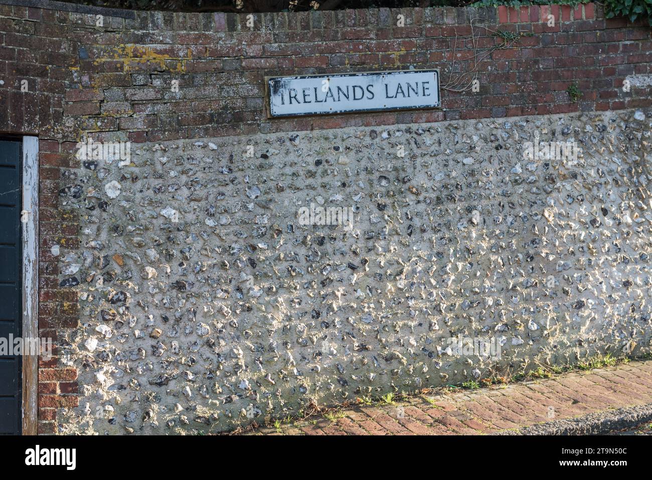 Flint wall in Ireland's Lane, Lewes, East Sussex Stock Photo - Alamy