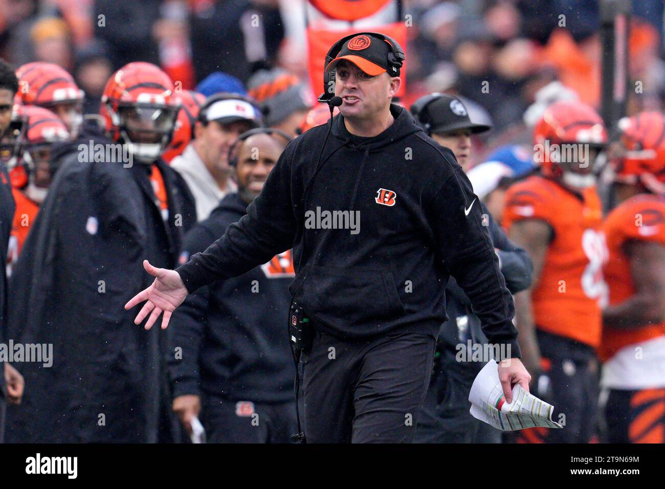 Cincinnati Bengals head coach Zac Taylor, center, walks the sidelines ...