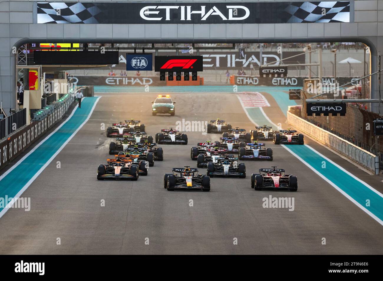 Abu Dhabi, United Arab Emirates. 26th Nov, 2023. Start, #1 Max ...