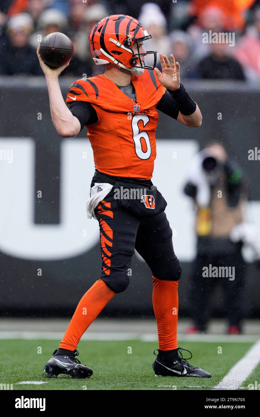Cincinnati Bengals quarterback Jake Browning (6) throws a pass during ...