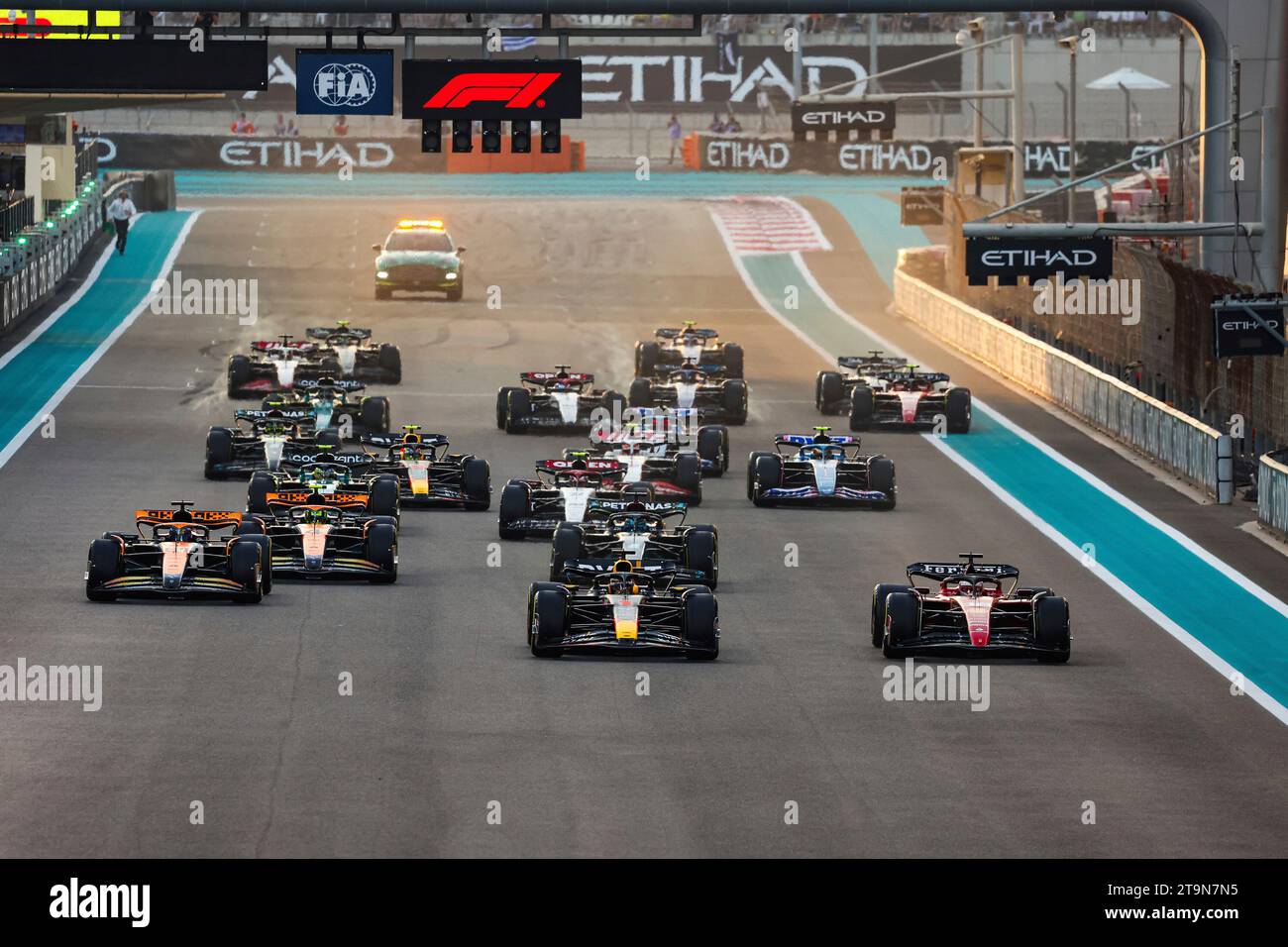Abu Dhabi, United Arab Emirates. 26th Nov, 2023. Start, #1 Max ...