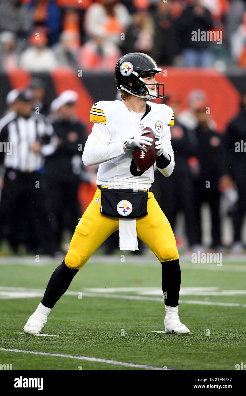 Pittsburgh Steelers quarterback Kenny Pickett (8) drops back to pass in ...