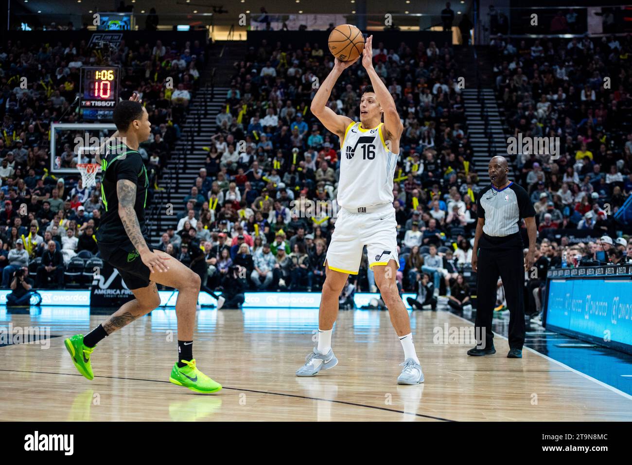 Utah Jazz forward Simone Fontecchio (16) looks to pass while guarded by ...