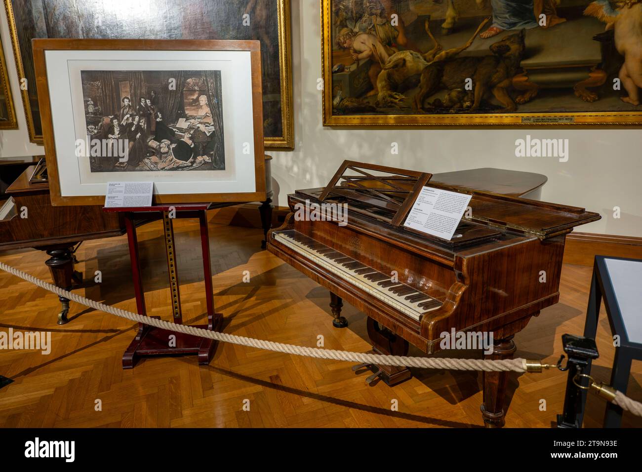 Collection of old musical instruments hi-res stock photography and ...