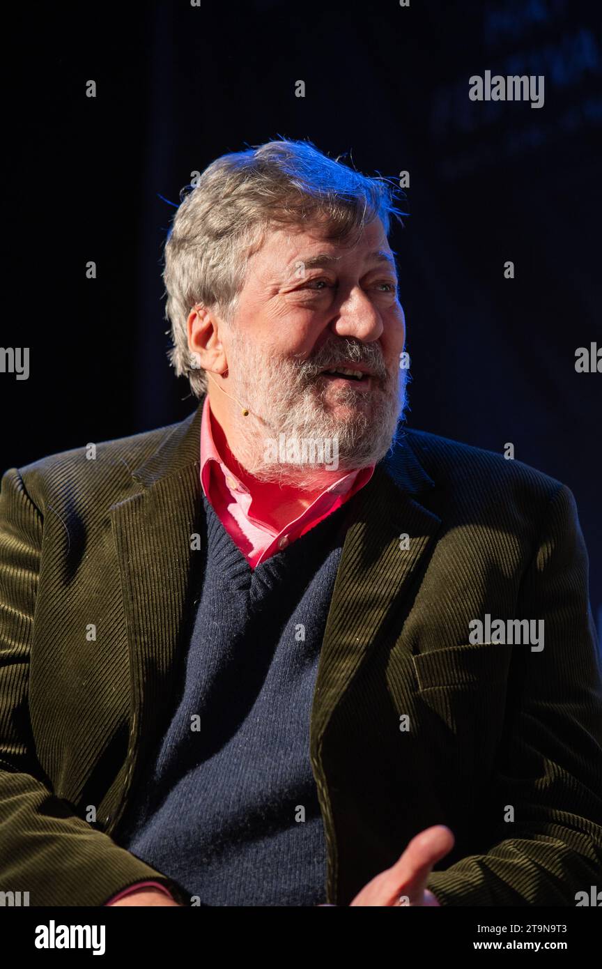 Hay-on-Wye, Wales, UK. Sunday 26th November 2023. Susie Dent and Sarah ...