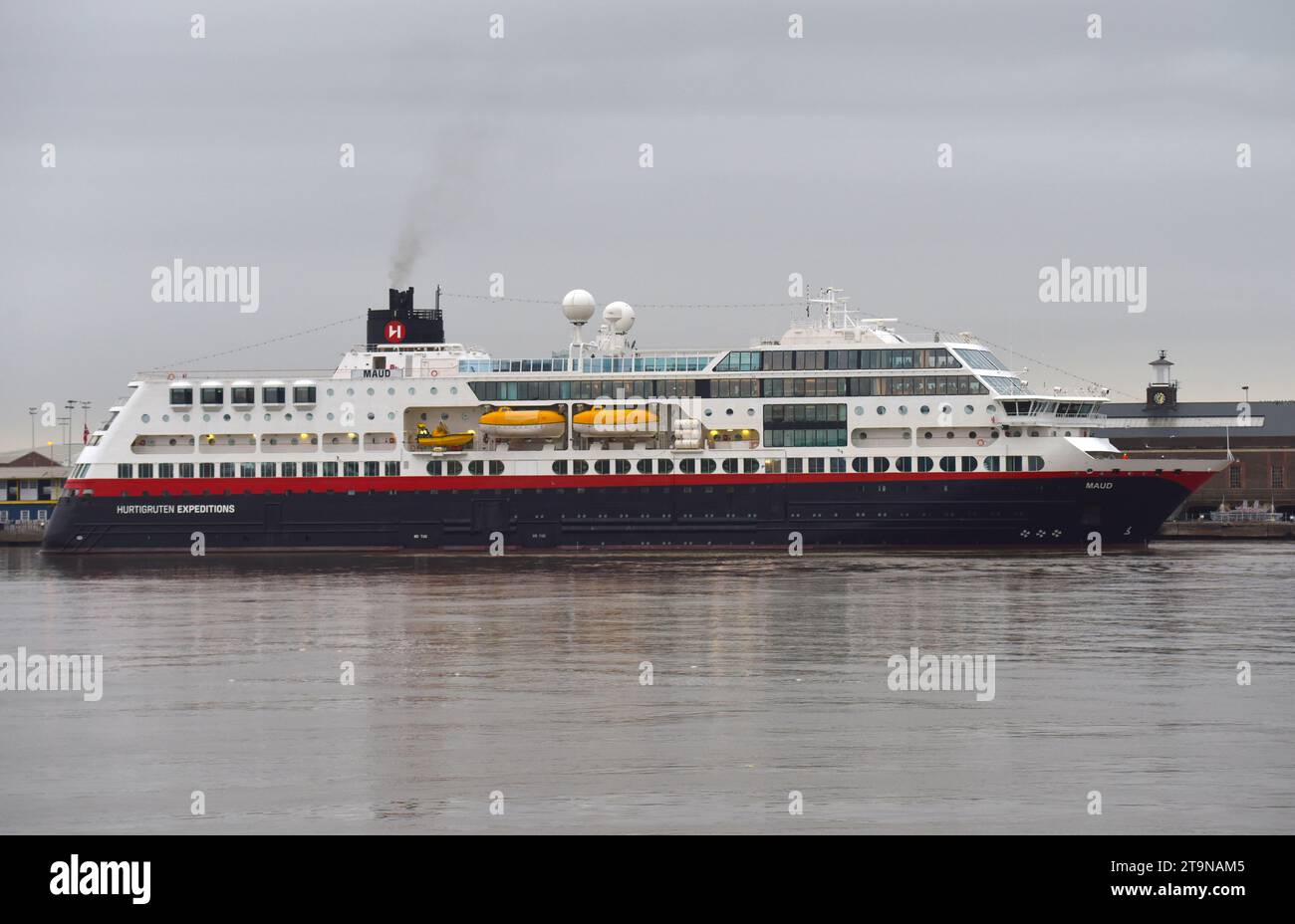 Ms maud maud daily life cruise ship hi-res stock photography and images ...