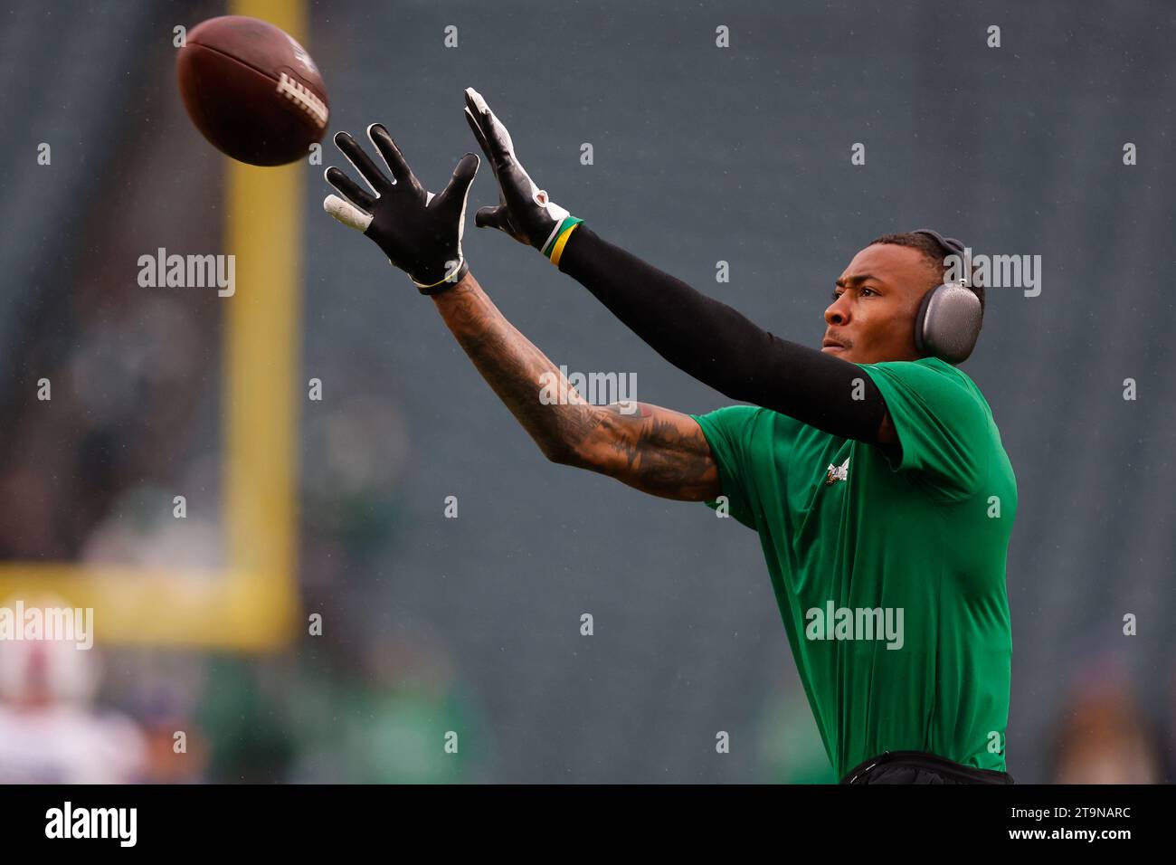 Philadelphia Eagles wide receiver DeVonta Smith (6) makes a catch ...