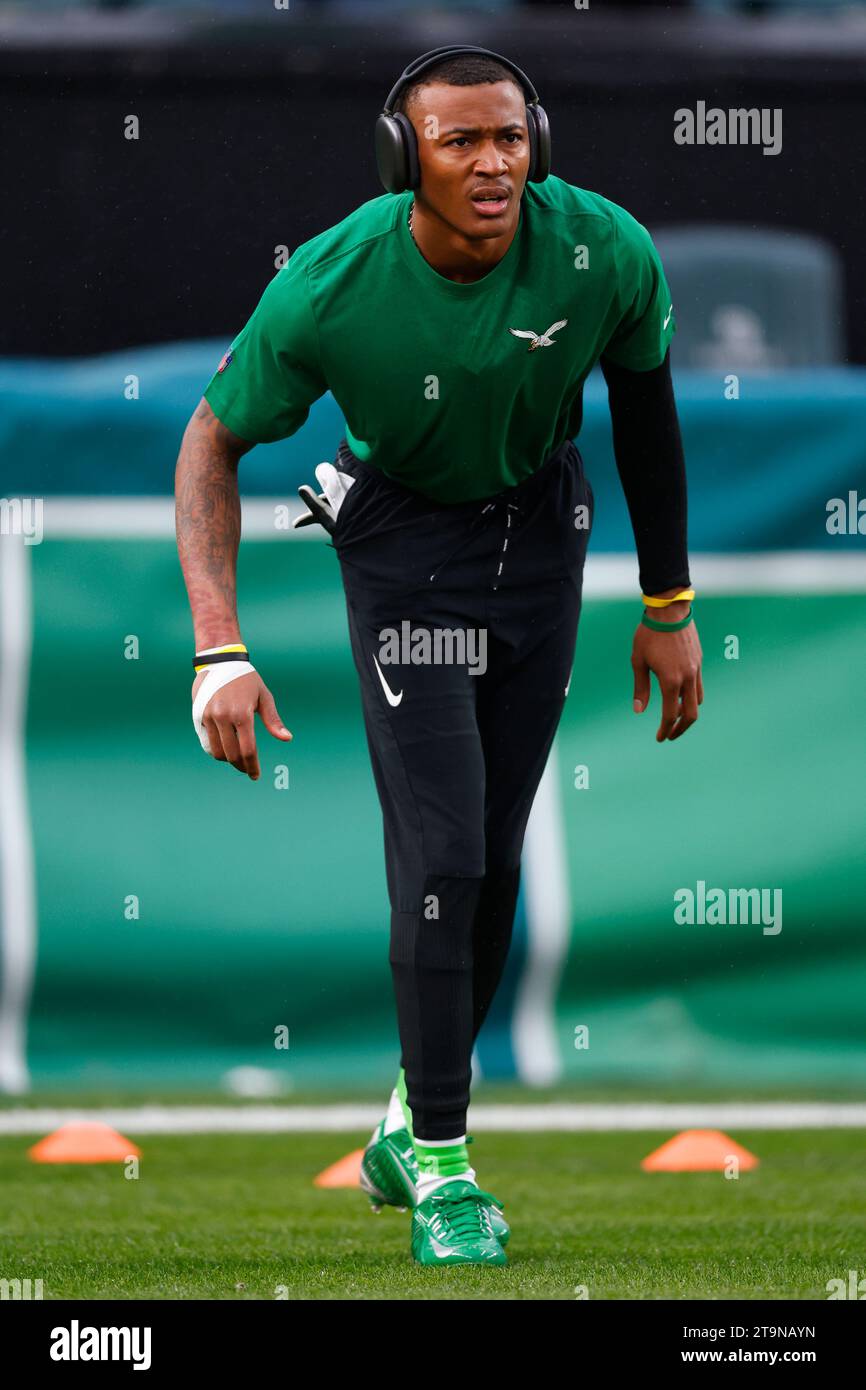 Philadelphia Eagles wide receiver DeVonta Smith (6) stretches during ...
