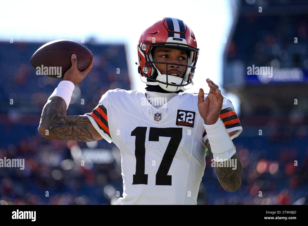 Cleveland Browns quarterback Dorian Thompson-Robinson warms up before ...