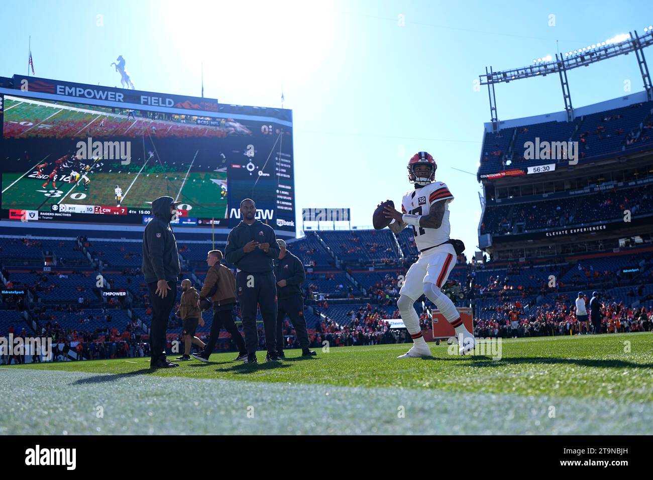 Cleveland Browns quarterback Dorian Thompson-Robinson warms up before ...