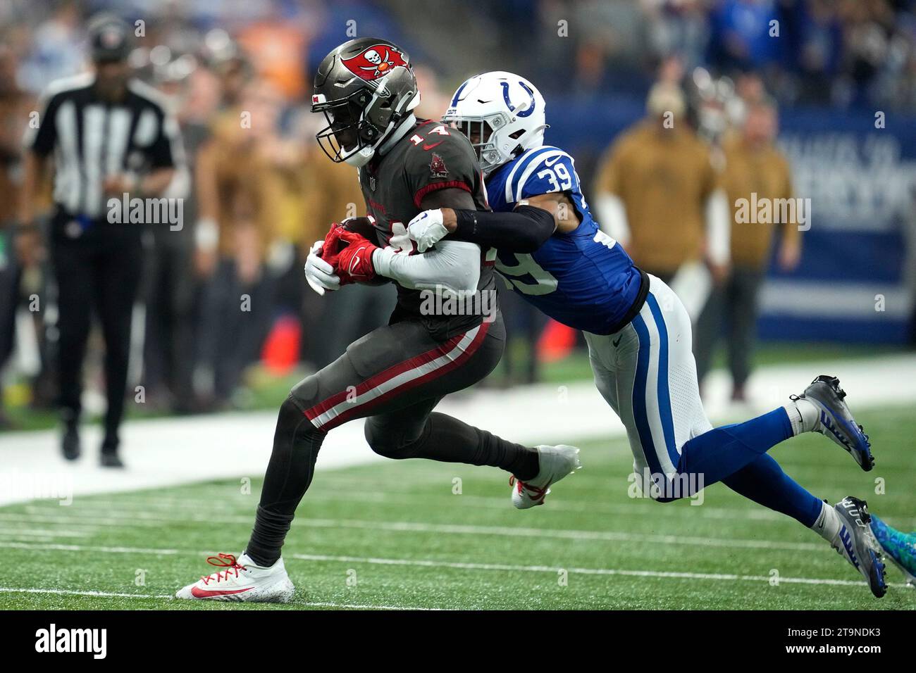 Tampa Bay Buccaneers wide receiver Chris Godwin (14) makes a catch as ...