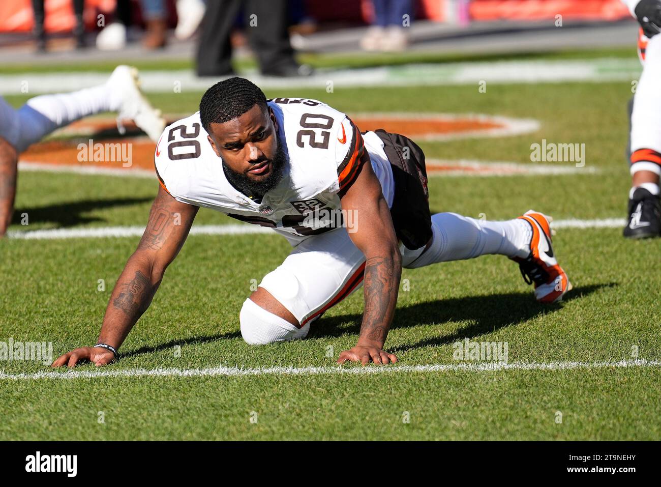 Cleveland Browns running back Pierre Strong Jr. warms up before the ...
