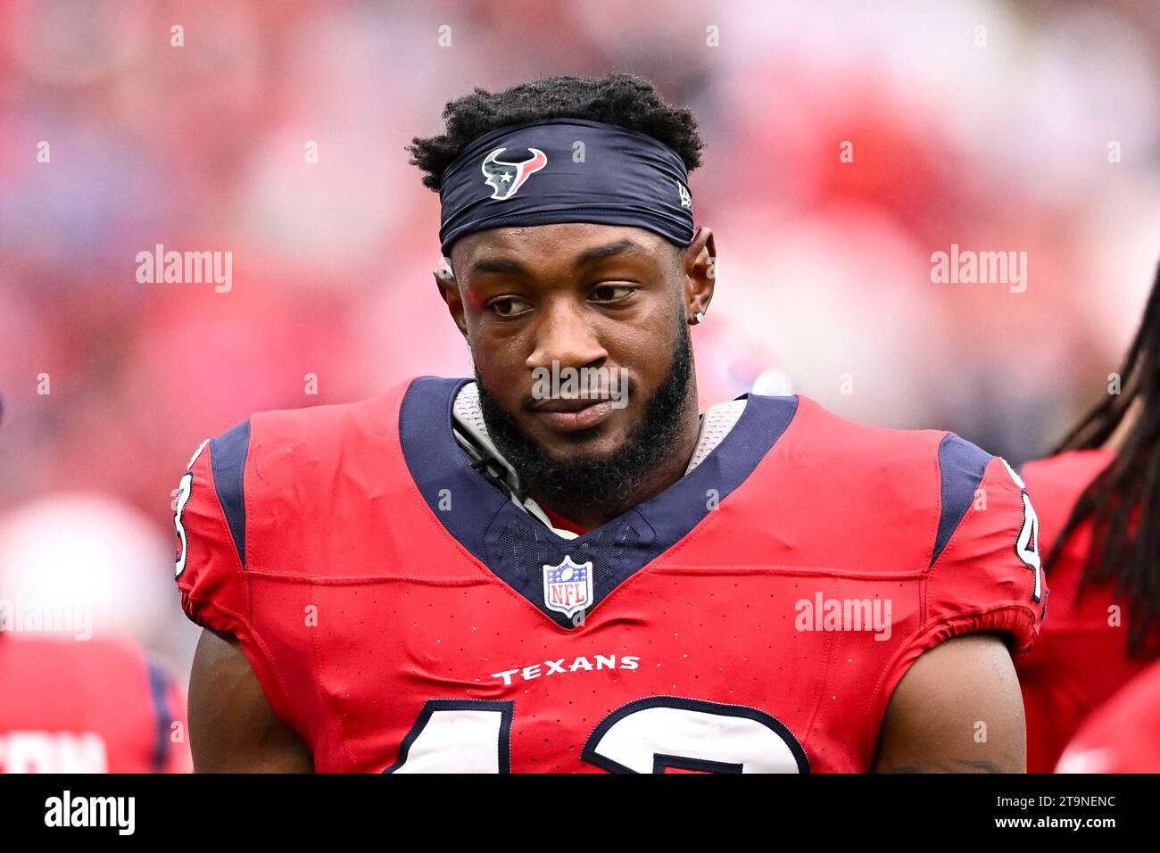 Houston Texans linebacker Neville Hewitt (43) looks on during an NFL ...