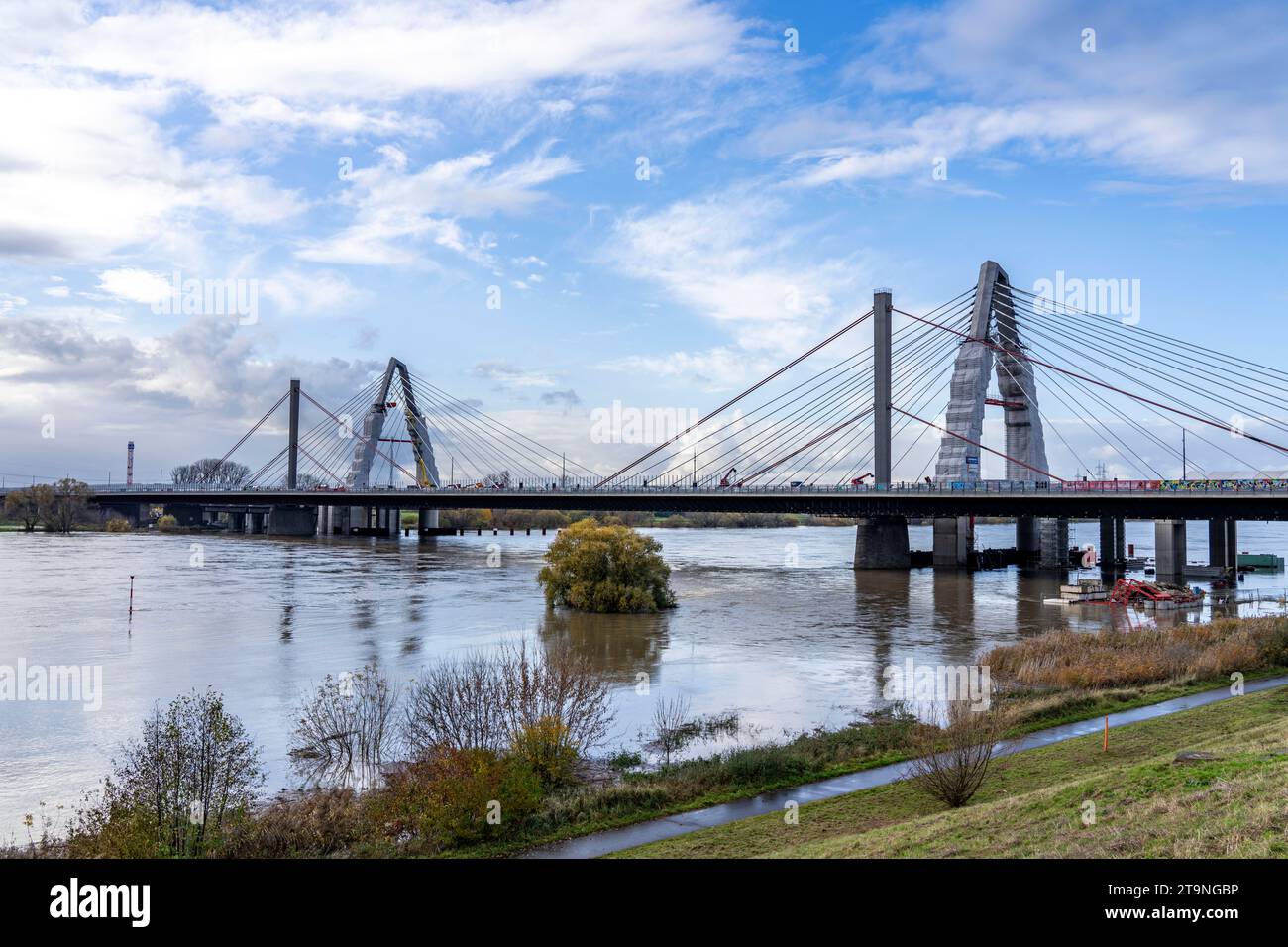 New construction of the A1 motorway bridge over the Rhine near ...