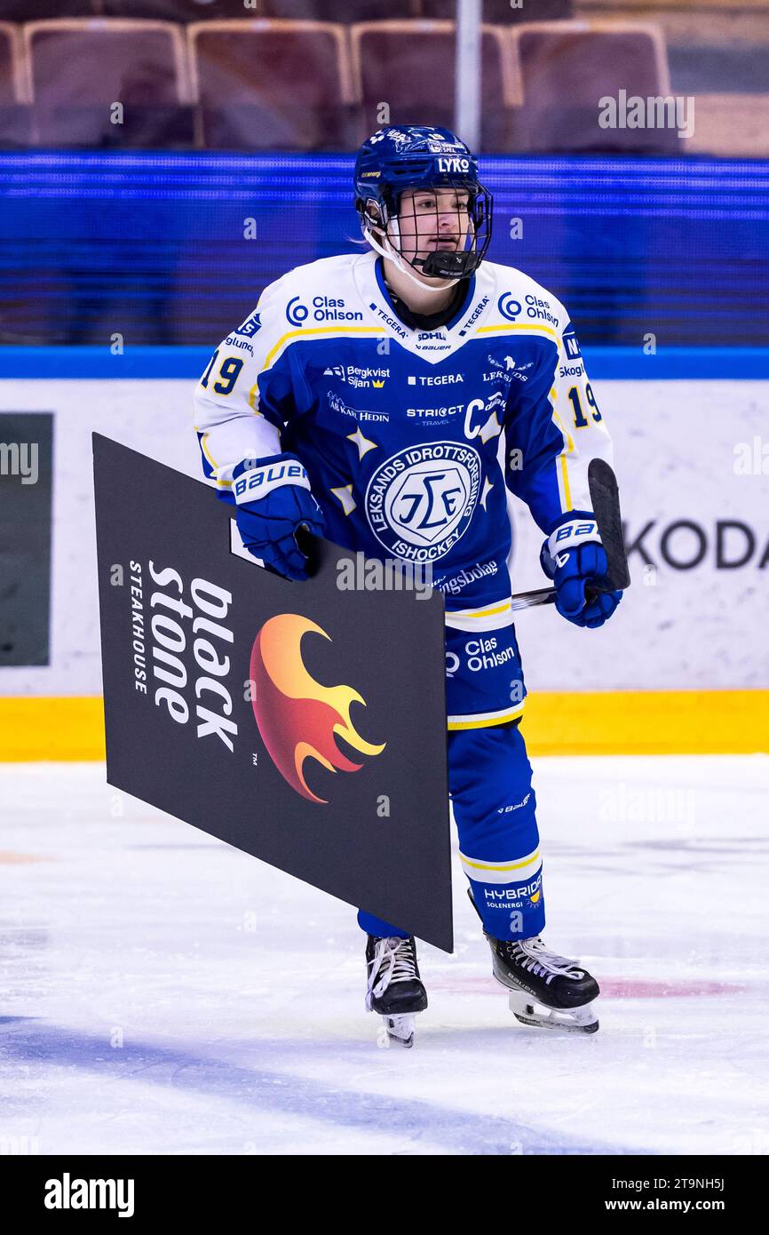 Leksand, Sverige. 26th Nov, 2023. 231126 Leksands Anna Elizabeth Purschke under ishockeymatchen ...