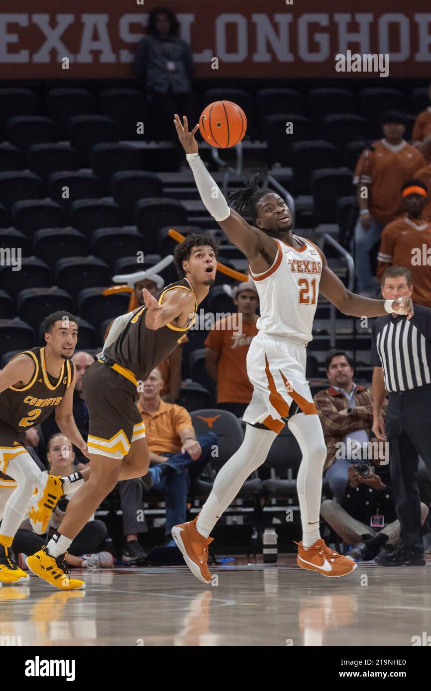 AUSTIN, TX - NOVEMBER 26: Texas Longhorns forward Ze'Rik Onyema (21 ...