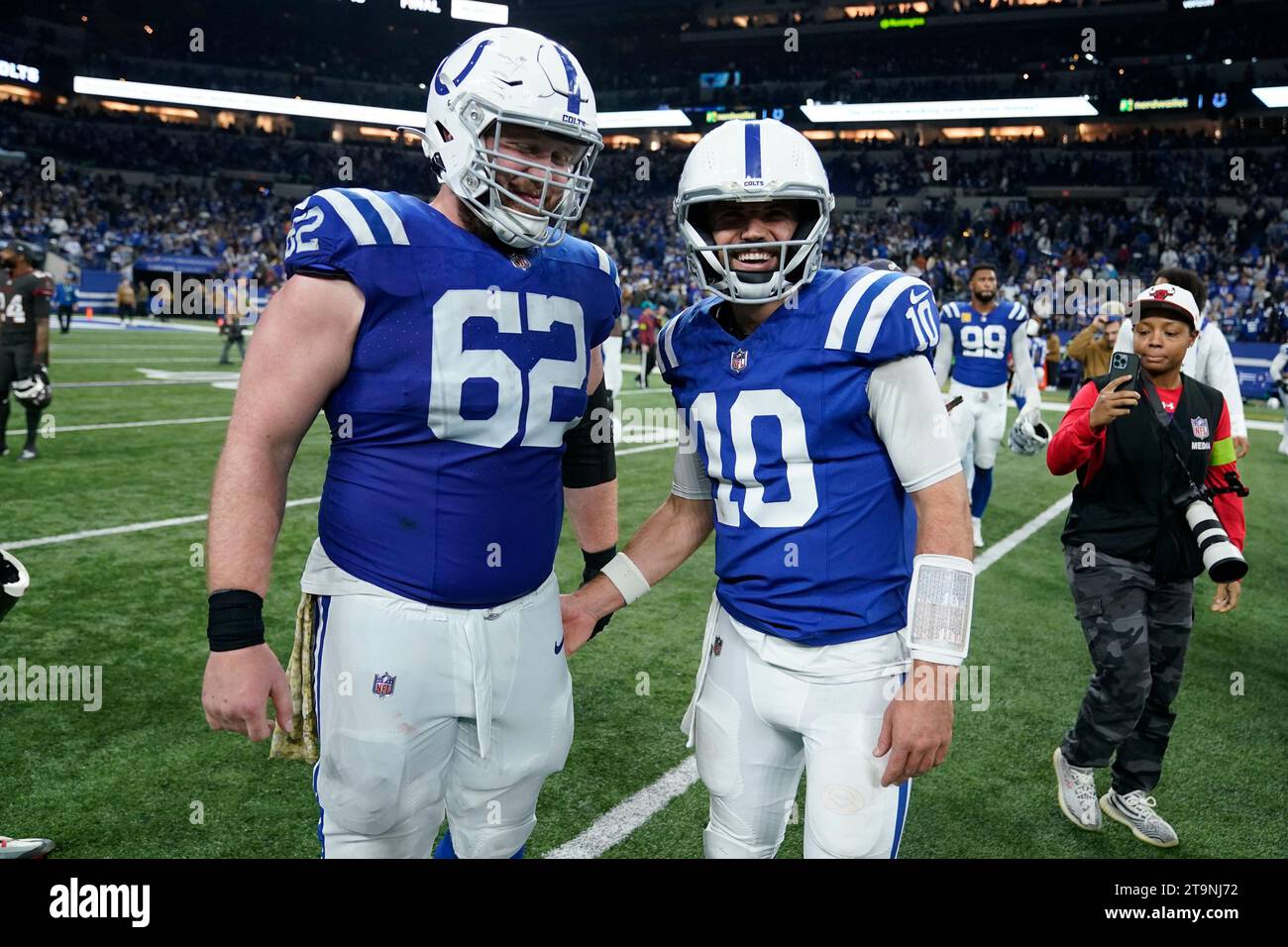 Indianapolis Colts center Wesley French (62) and quarterback Gardner ...