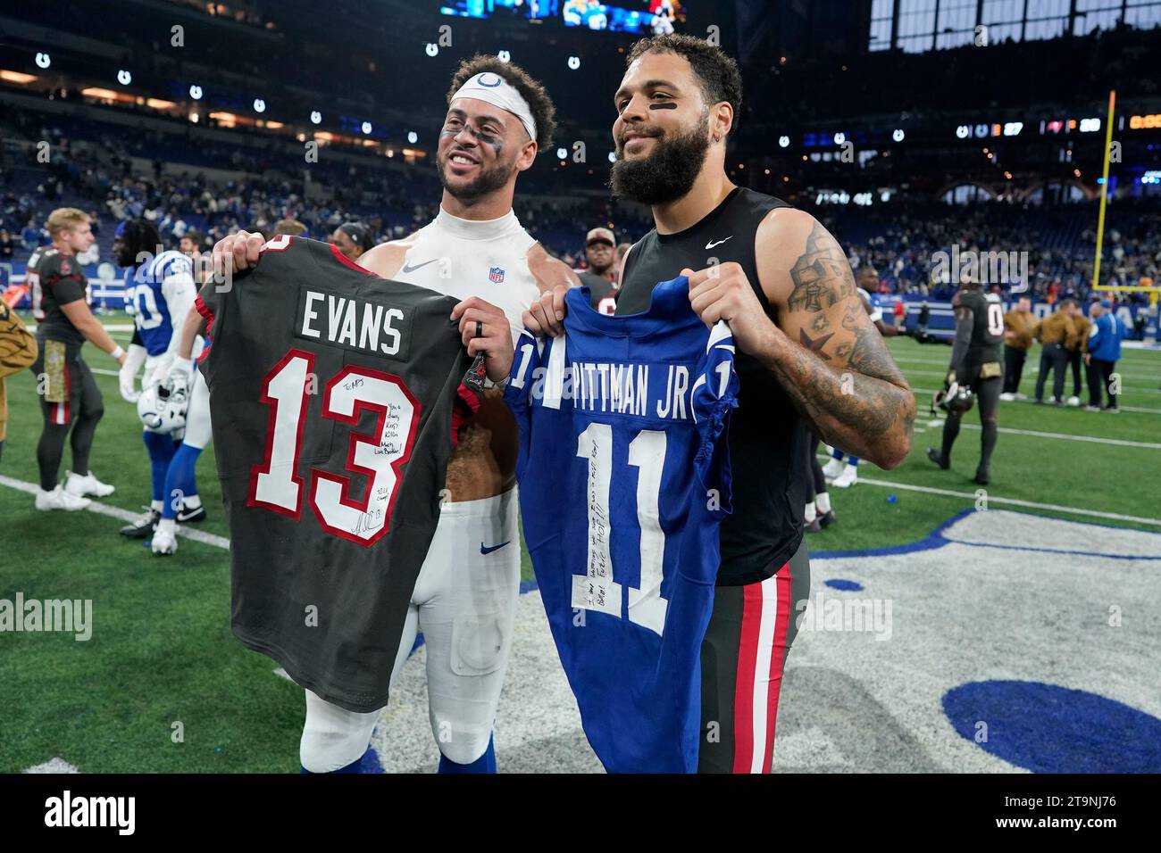 Tampa Bay Buccaneers wide receiver Mike Evans (13) and Indianapolis ...