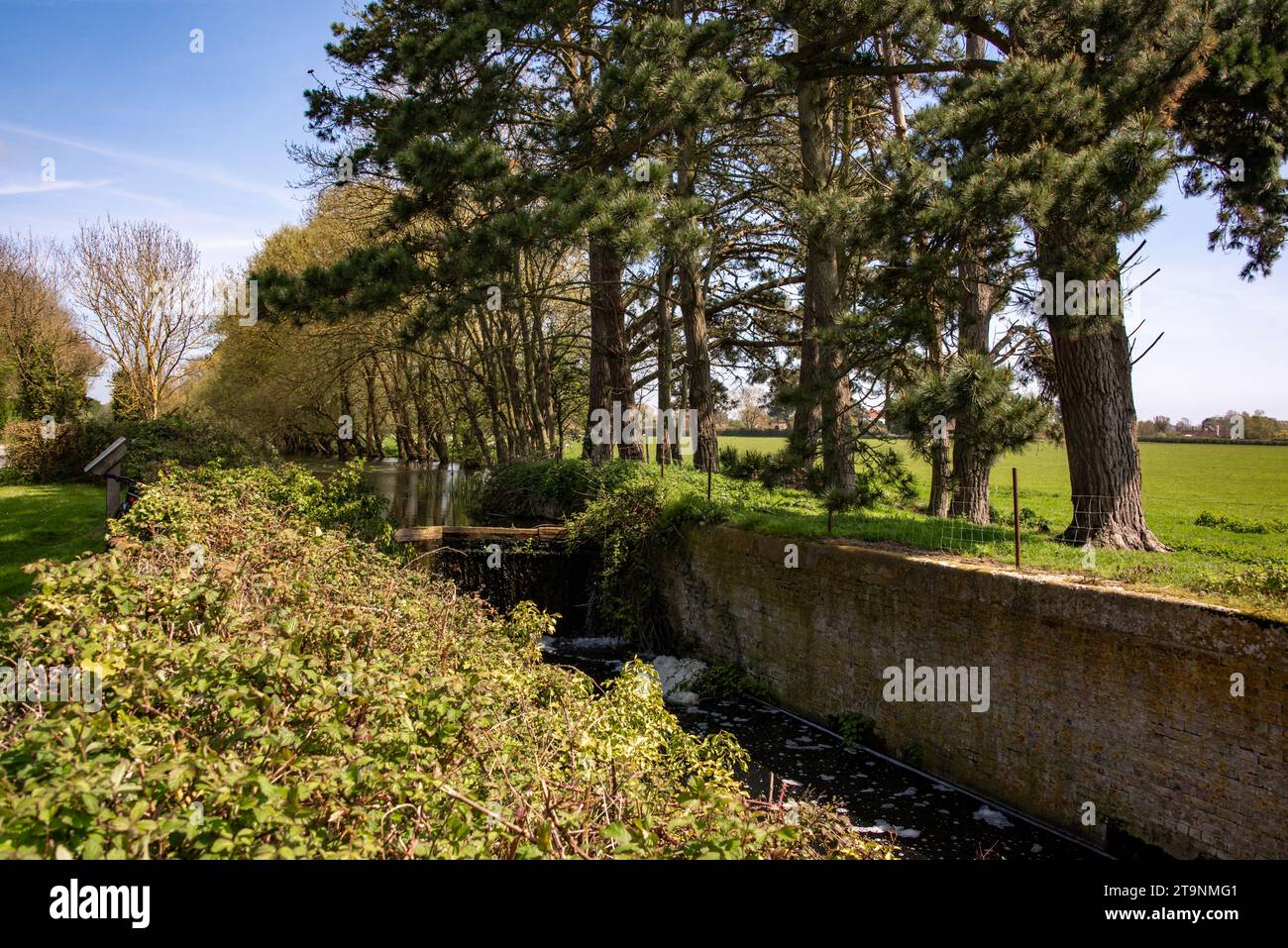 Casher lock, Chichester Ship Canal, West Sussex, UK Stock Photo - Alamy