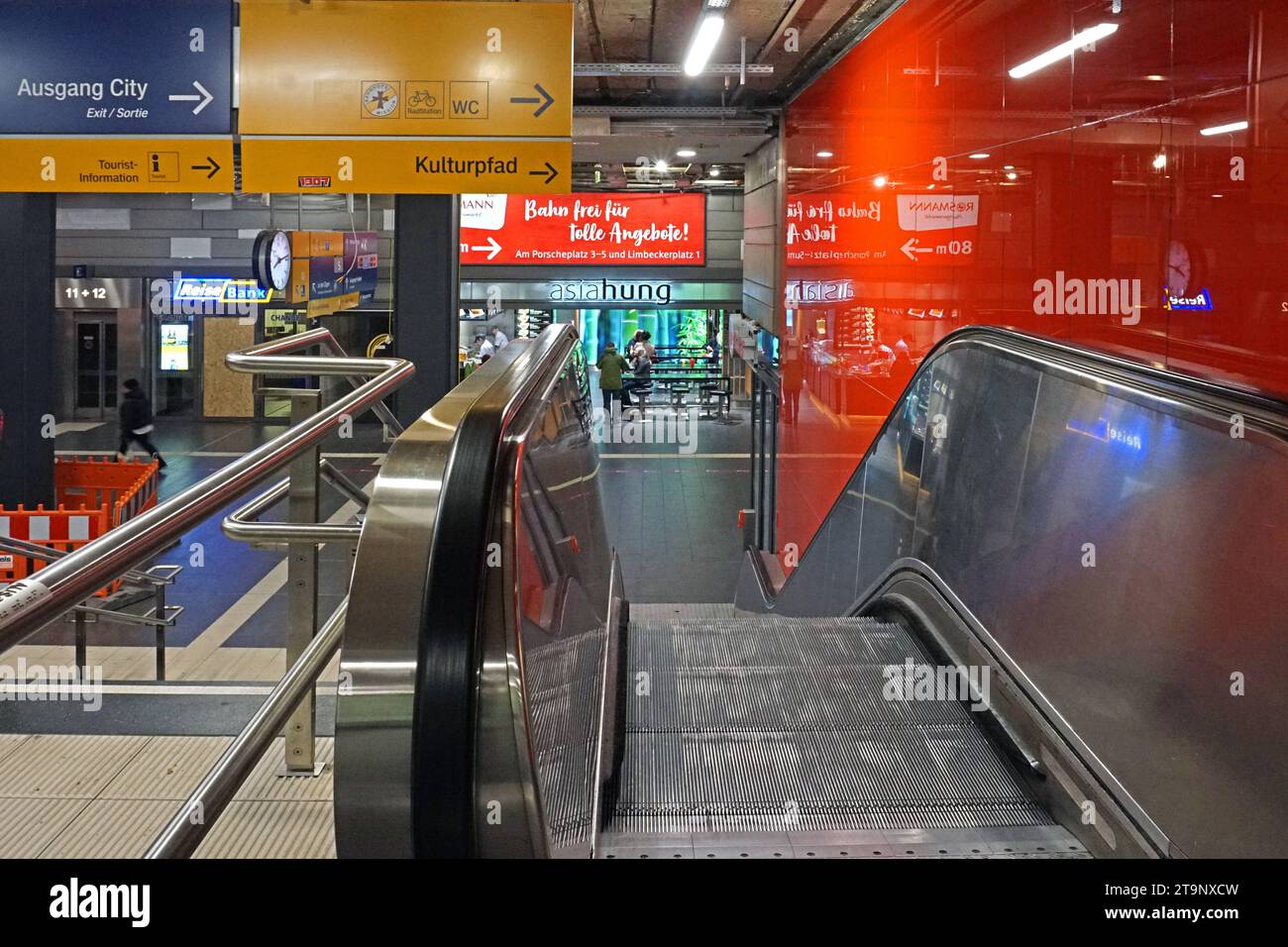 Bahnalltag hi-res stock photography and images - Alamy